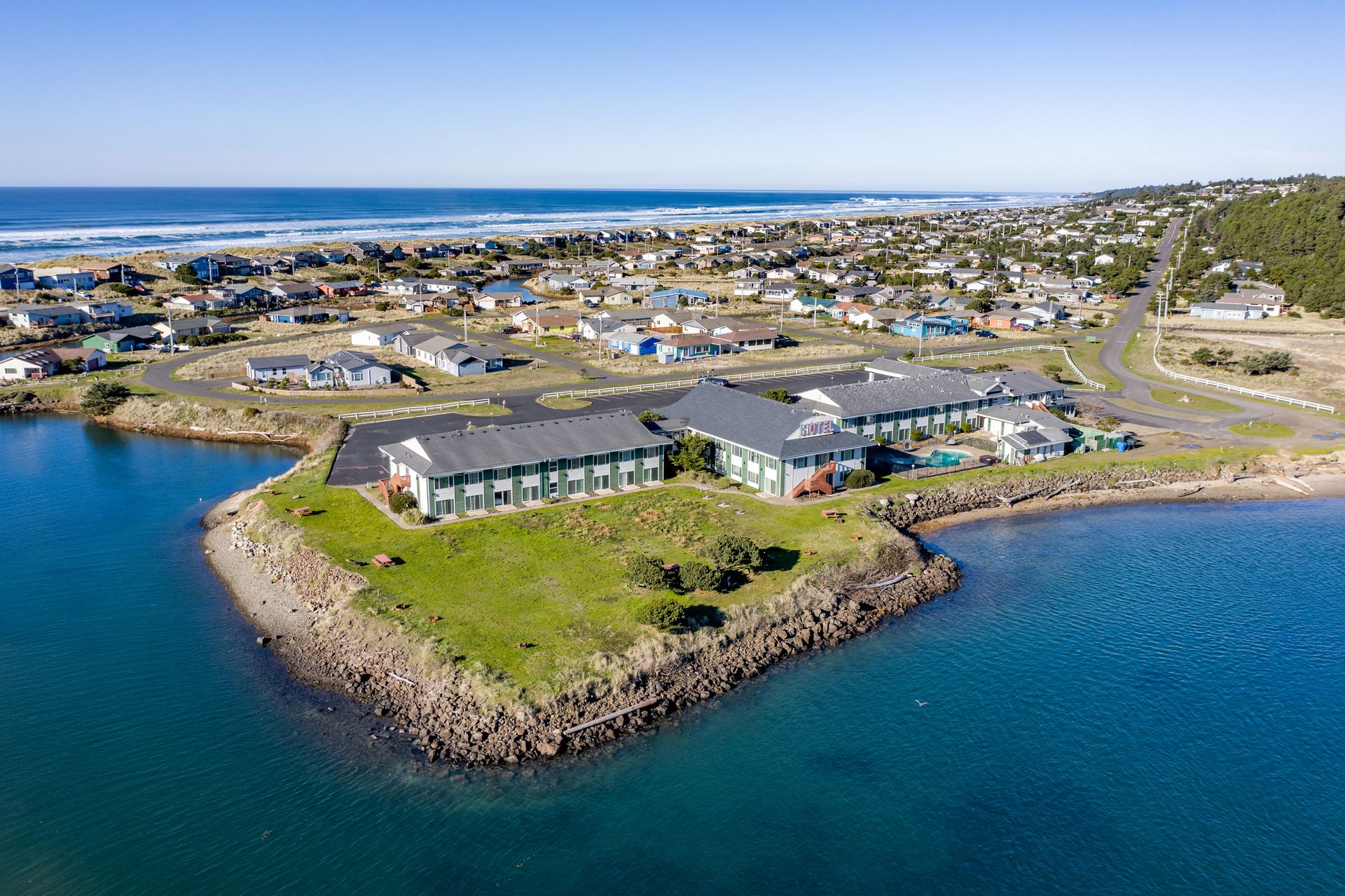 Rooms & Suites on the Oregon Coast | Giant Alsi Resort