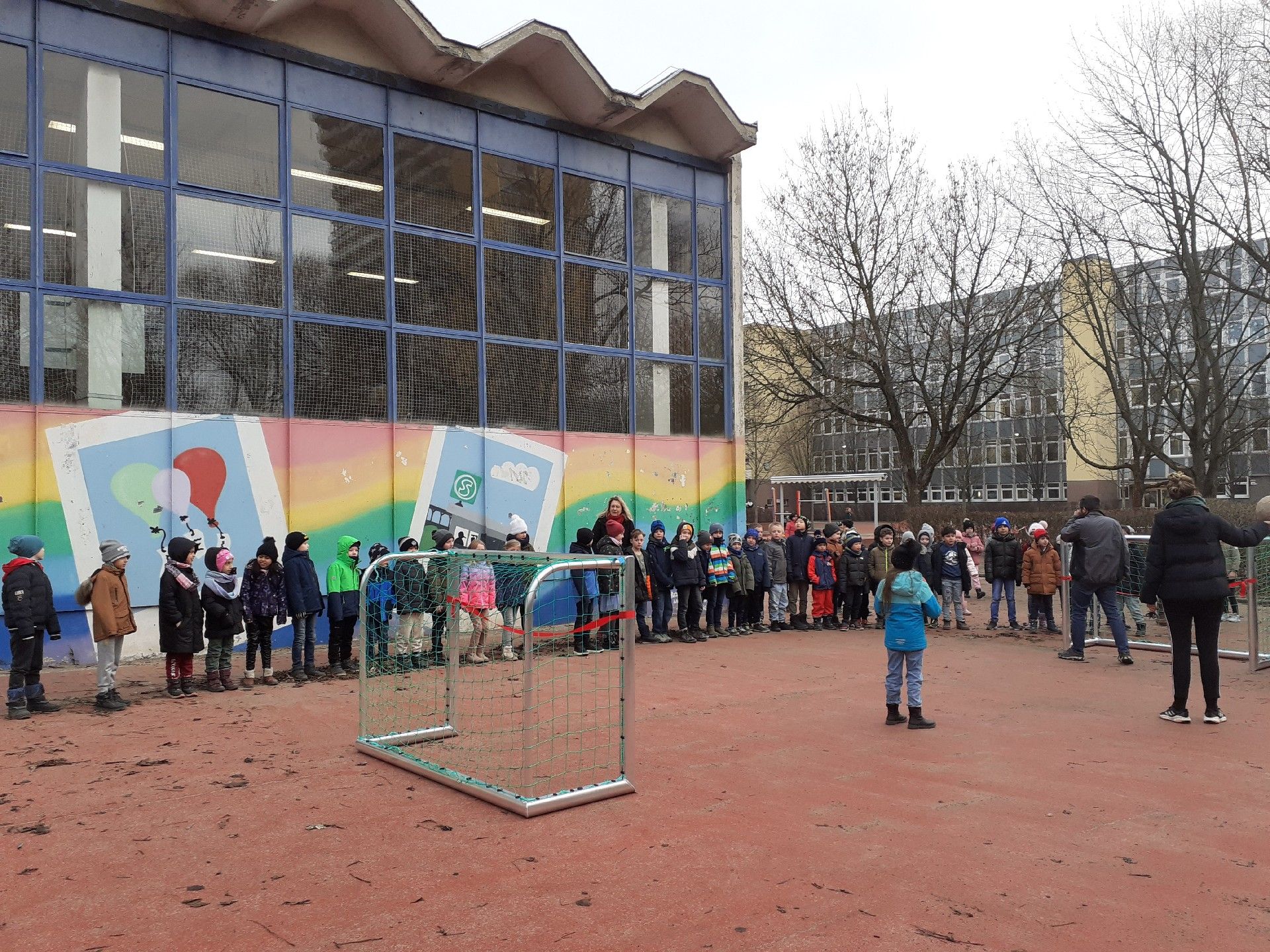 Grundschule unter dem Regenbogen - Schule