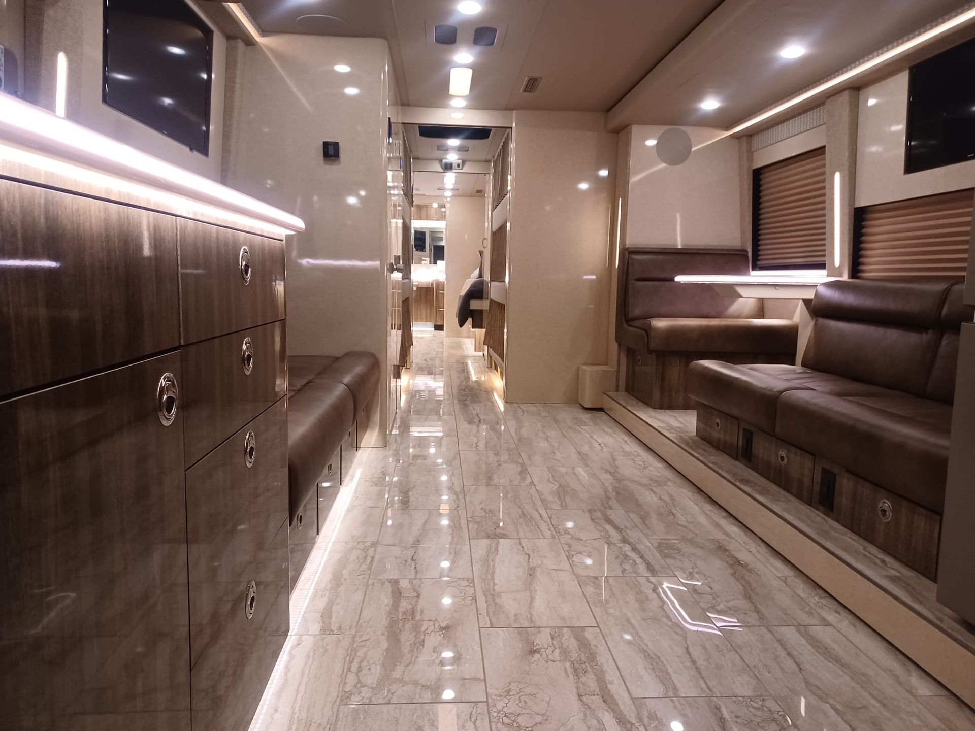Coach 1233 | Luxury Entertainer Coach for VIP Travel