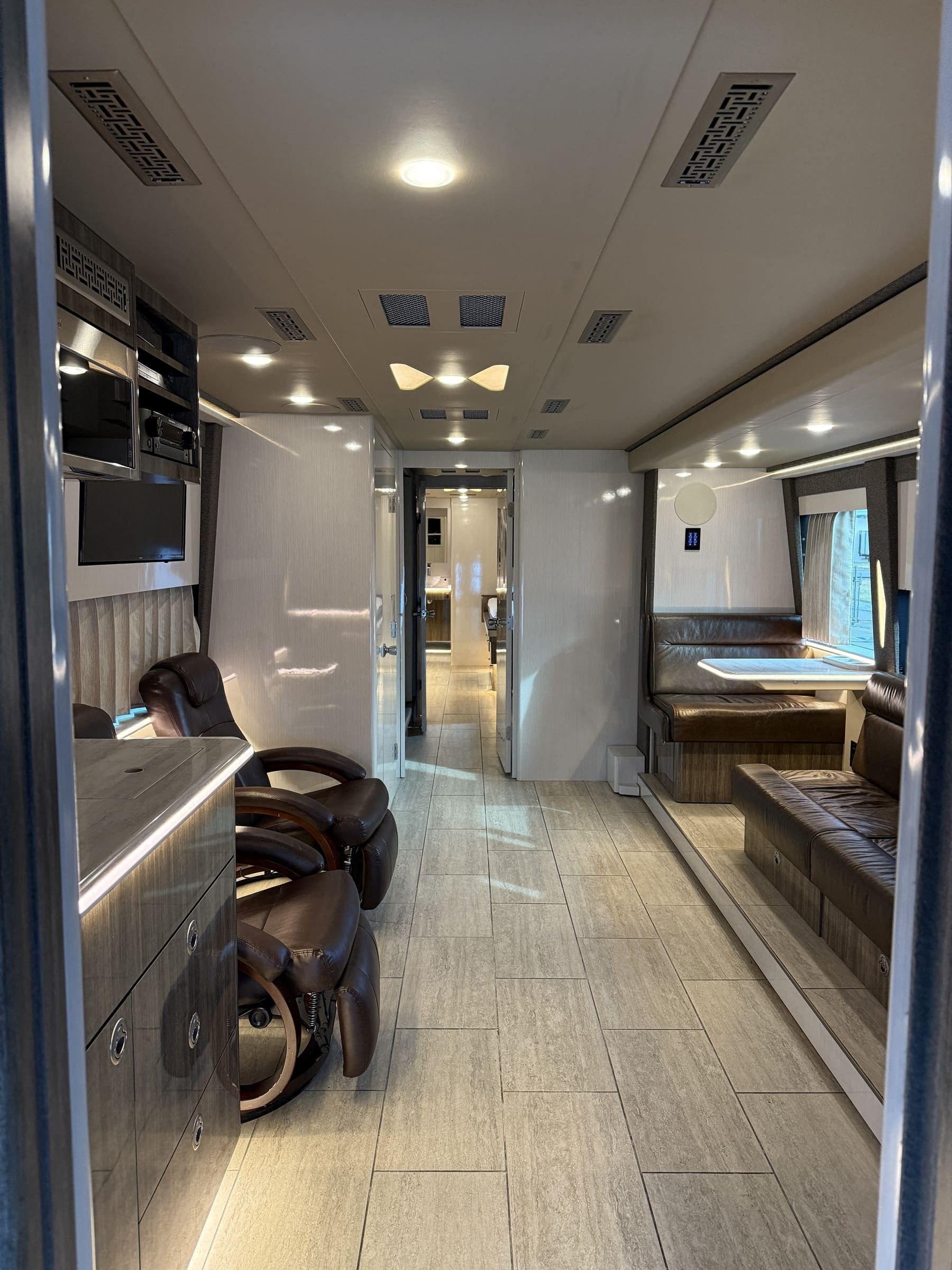 Luxury Coach Fleet | Executive & Tour Coaches Nationwide