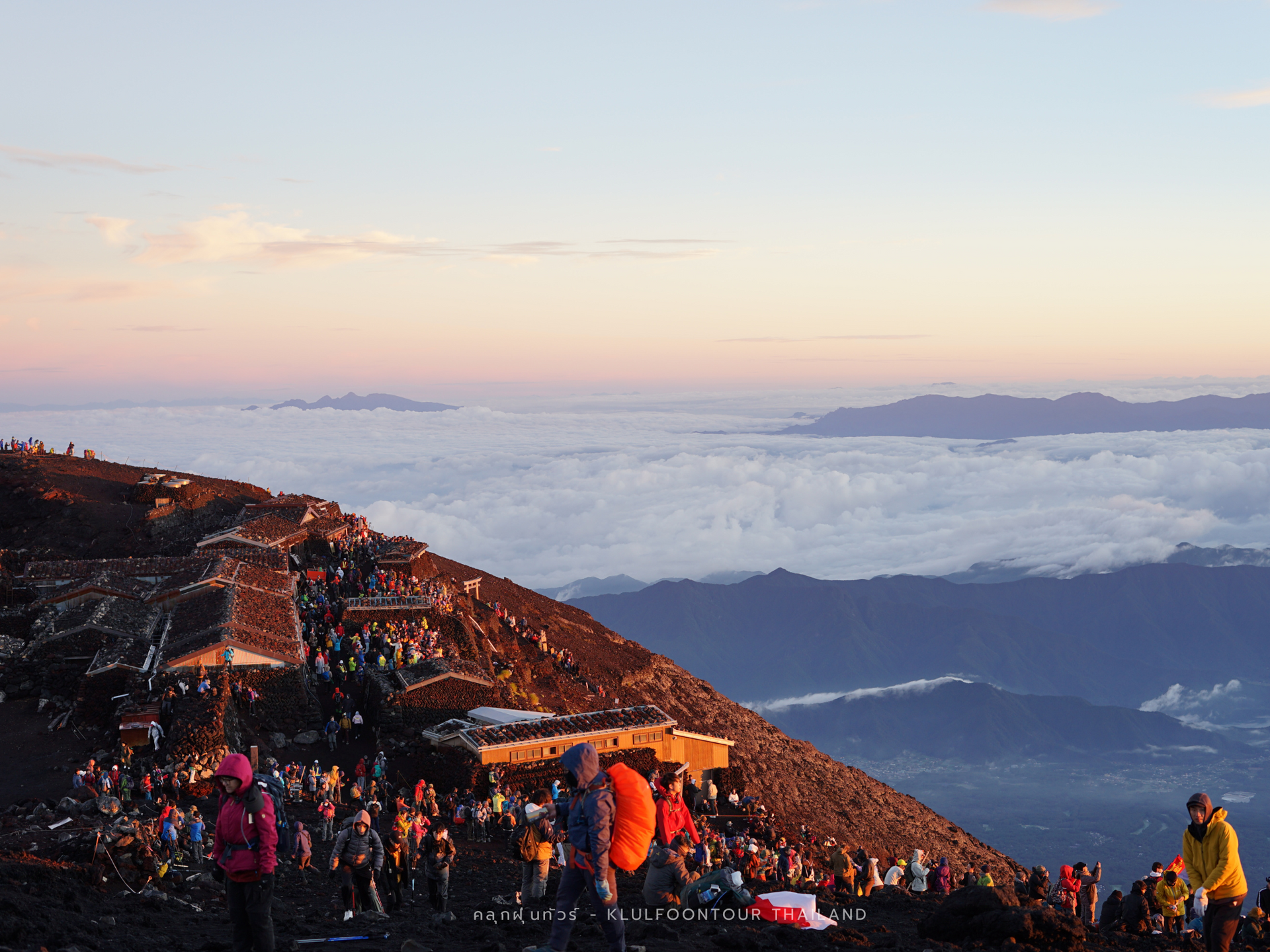 MT.FUJI SUMMIT 3776m. Trekking