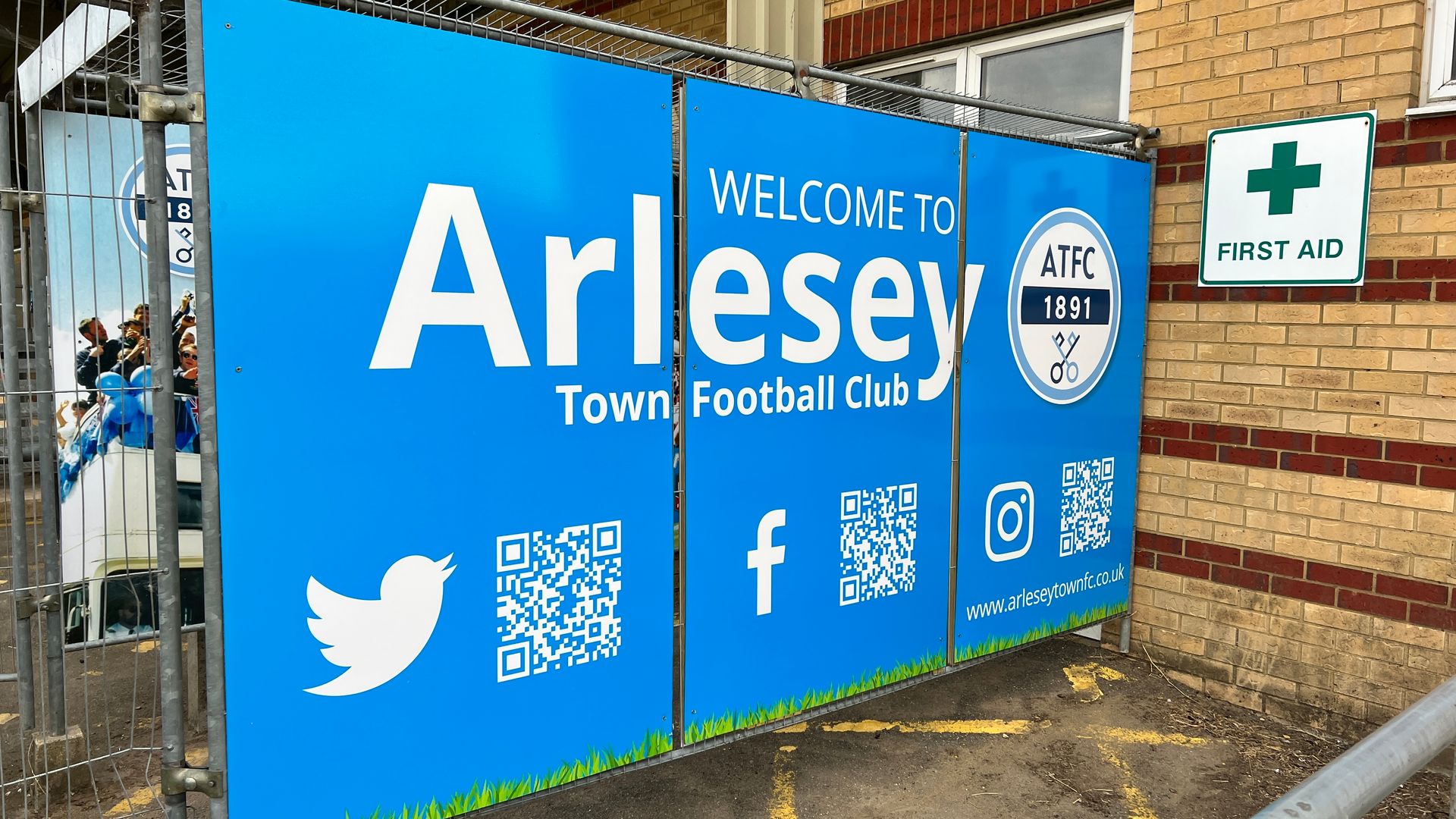 Bespoke site signage and hoardings