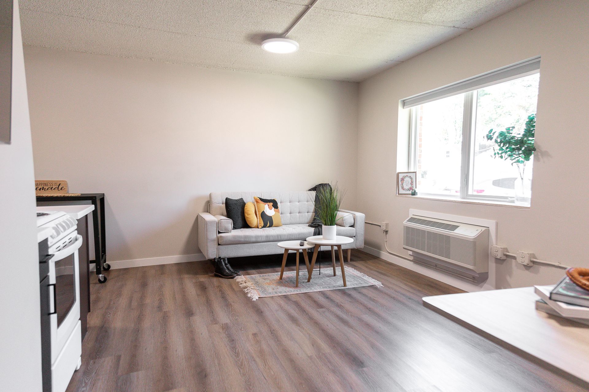 Bantr Neenah | Studio Apartment