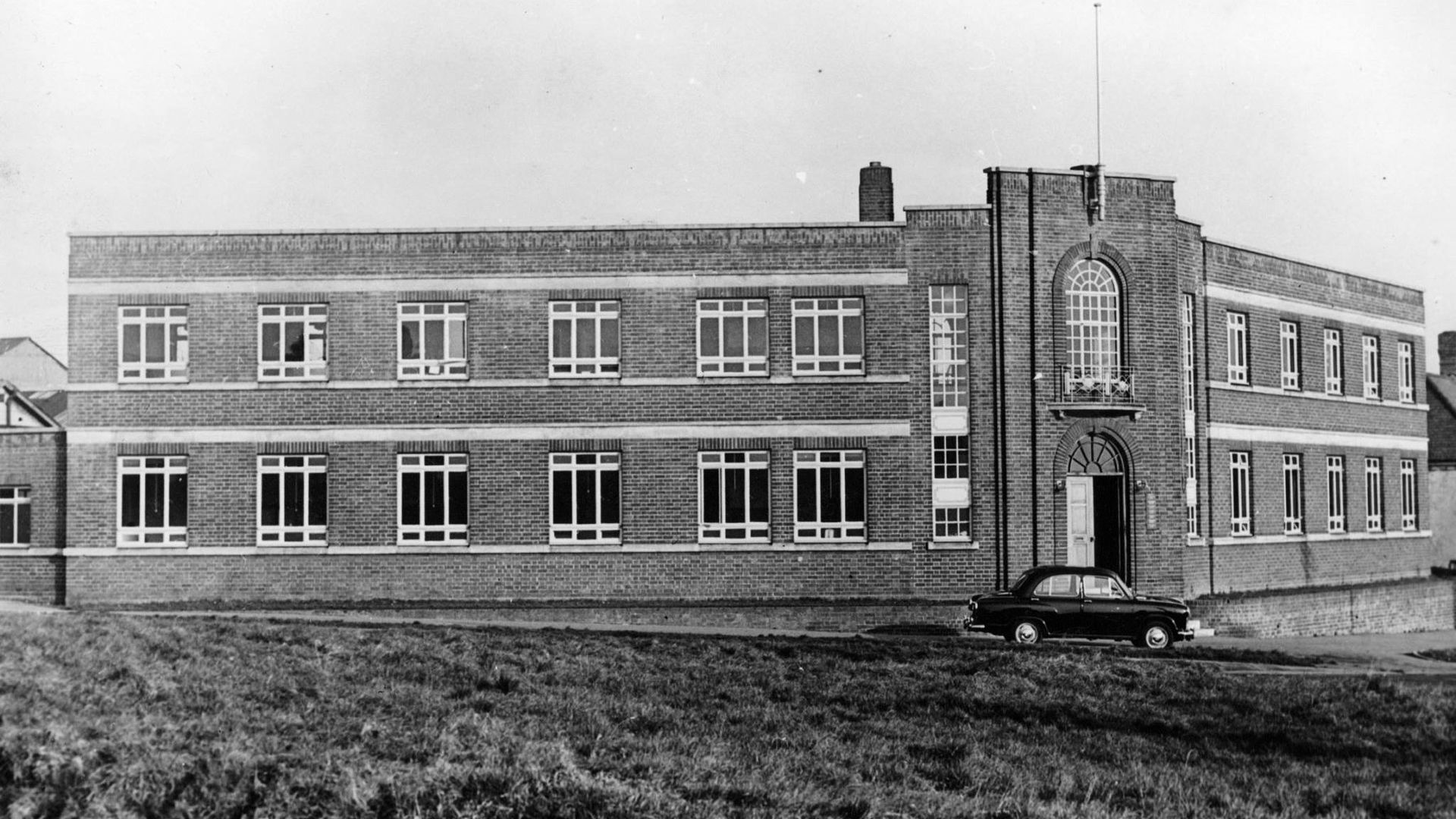 History of Red & White Services Ltd, a bus and coach operator in south ...