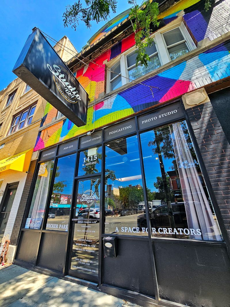 Stay 424 | Where Travel Meets Community