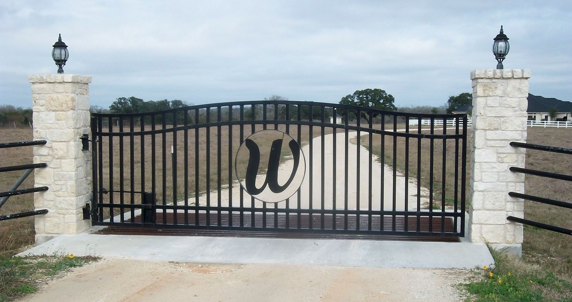 RANGER GATE | RANCH MANUFACTURING | CUSTOM ENTRANCE GATES