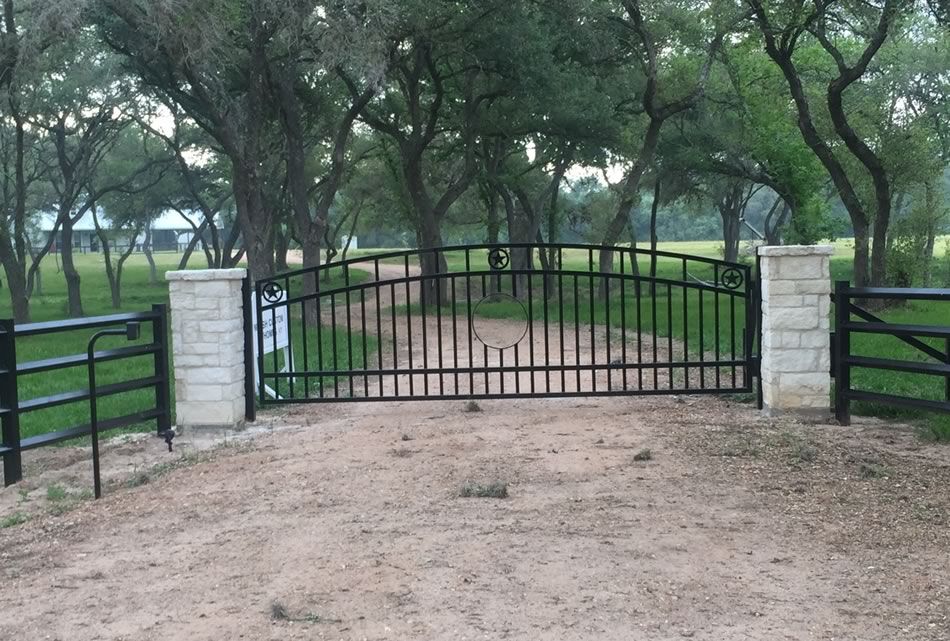 RANGER GATE | RANCH MANUFACTURING | CUSTOM ENTRANCE GATES