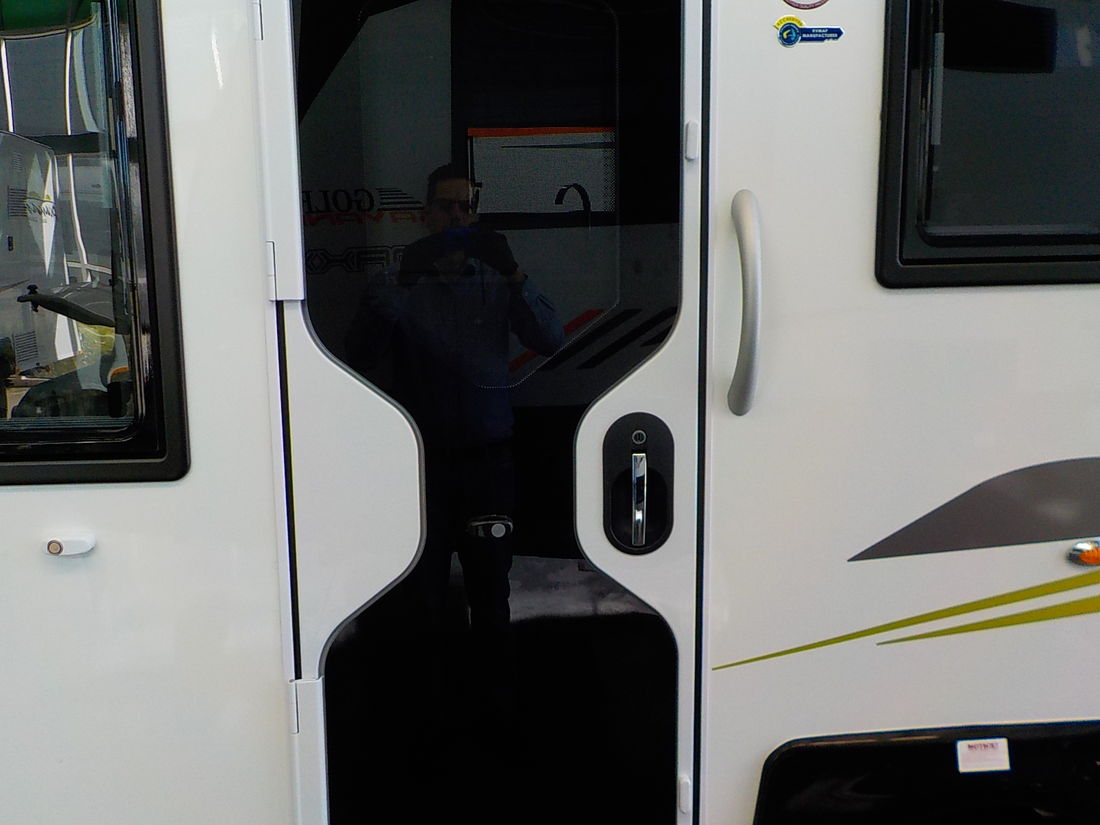 Avan Aspire 617 Triple Bunk Caravan Hire - Geelong, Bellarine ...