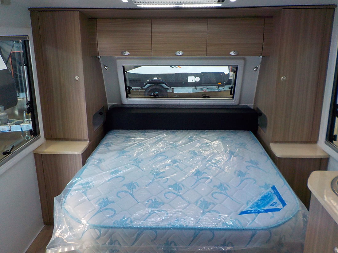 Avan Aspire 617 Triple Bunk Caravan Hire - Geelong, Bellarine ...