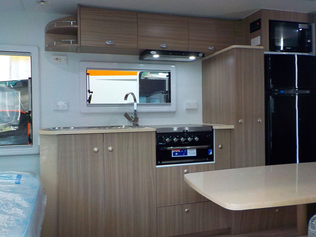 Avan Aspire 617 Triple Bunk Caravan Hire - Geelong, Bellarine ...