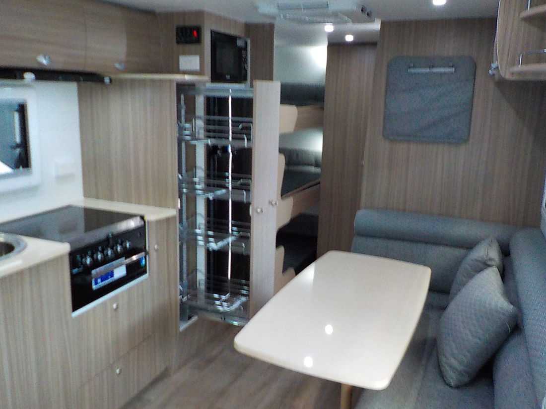 Avan Aspire 617 Triple Bunk Caravan Hire - Geelong, Bellarine ...