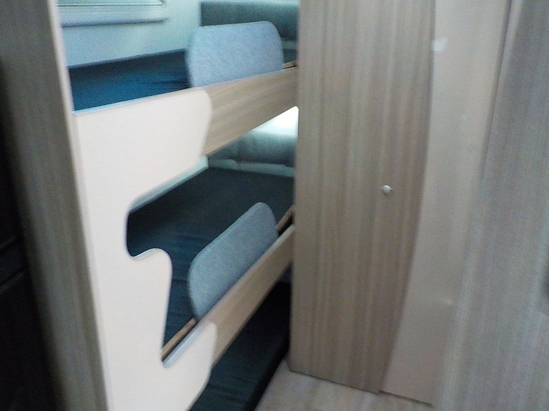 Avan Aspire 617 Triple Bunk Caravan Hire - Geelong, Bellarine ...