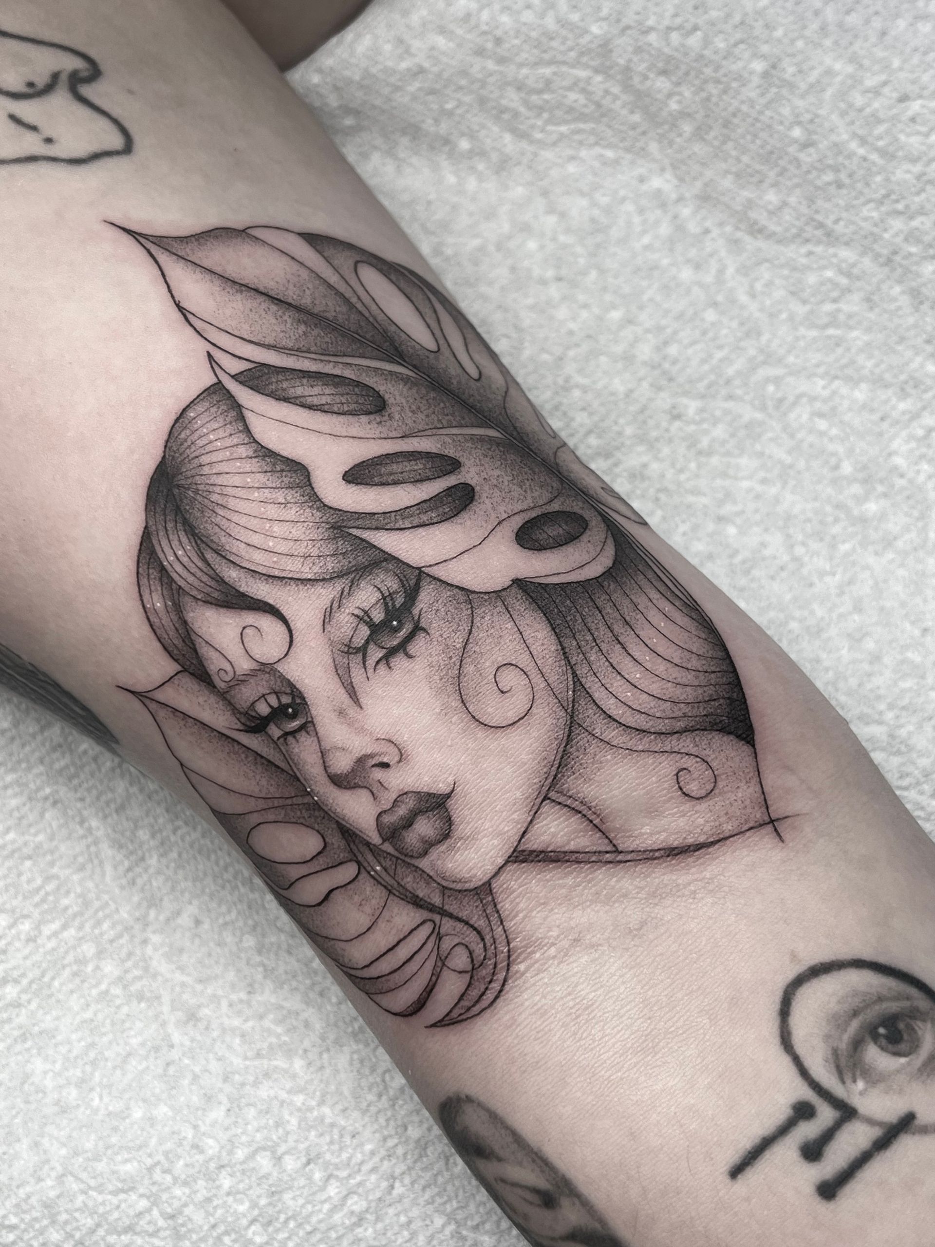 Deja Monet| Micro Realism| Black and Grey | Fine Liine