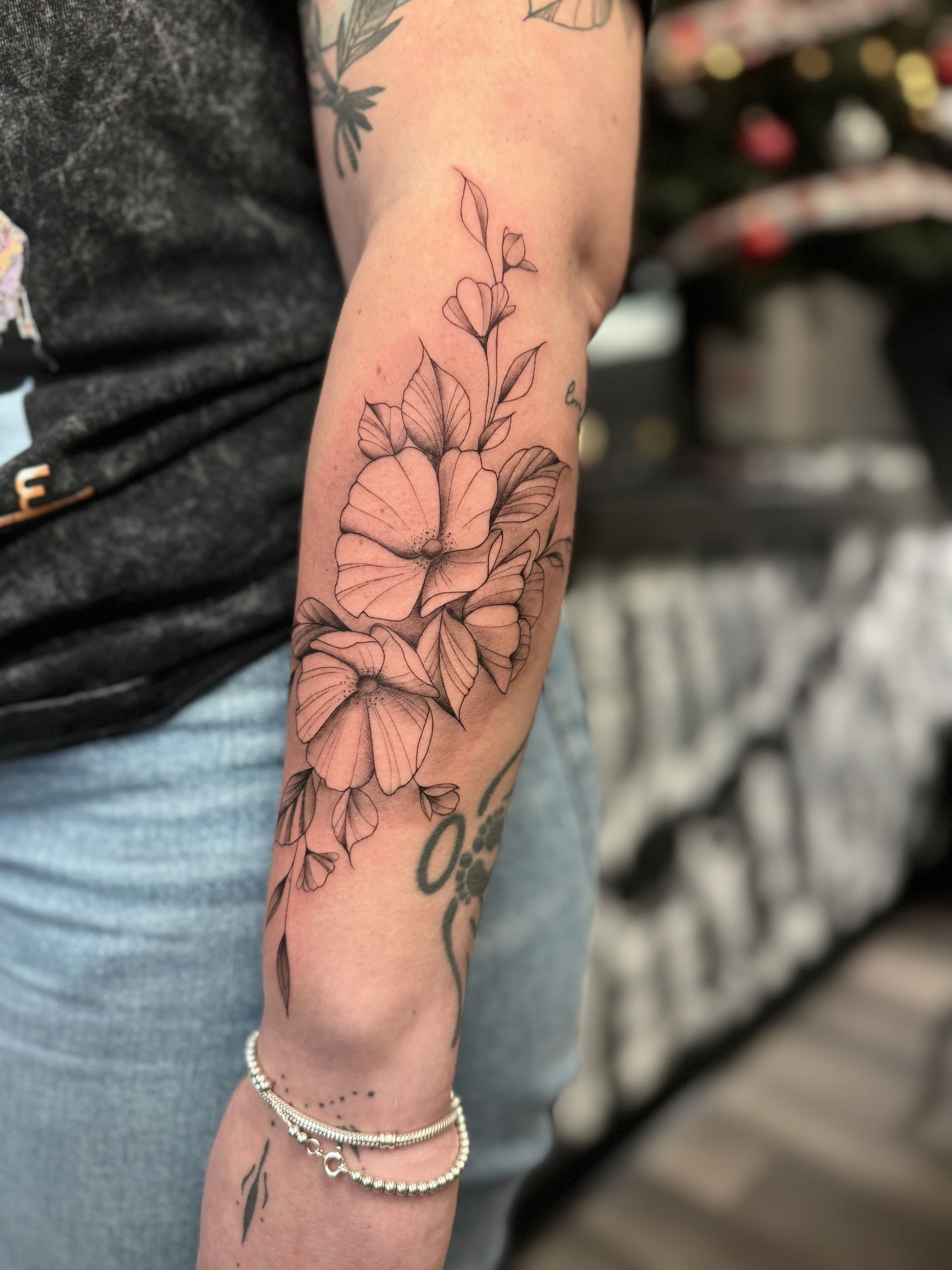 Anahi Castaneda| Black and Grey | Fine Line tattoos