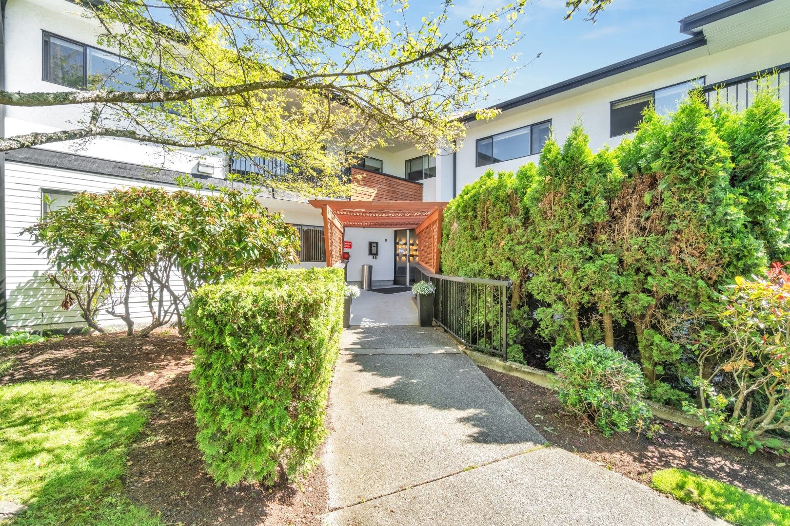 Suite Gallery | View 3205 Wetherby Rd Units and Building Photos