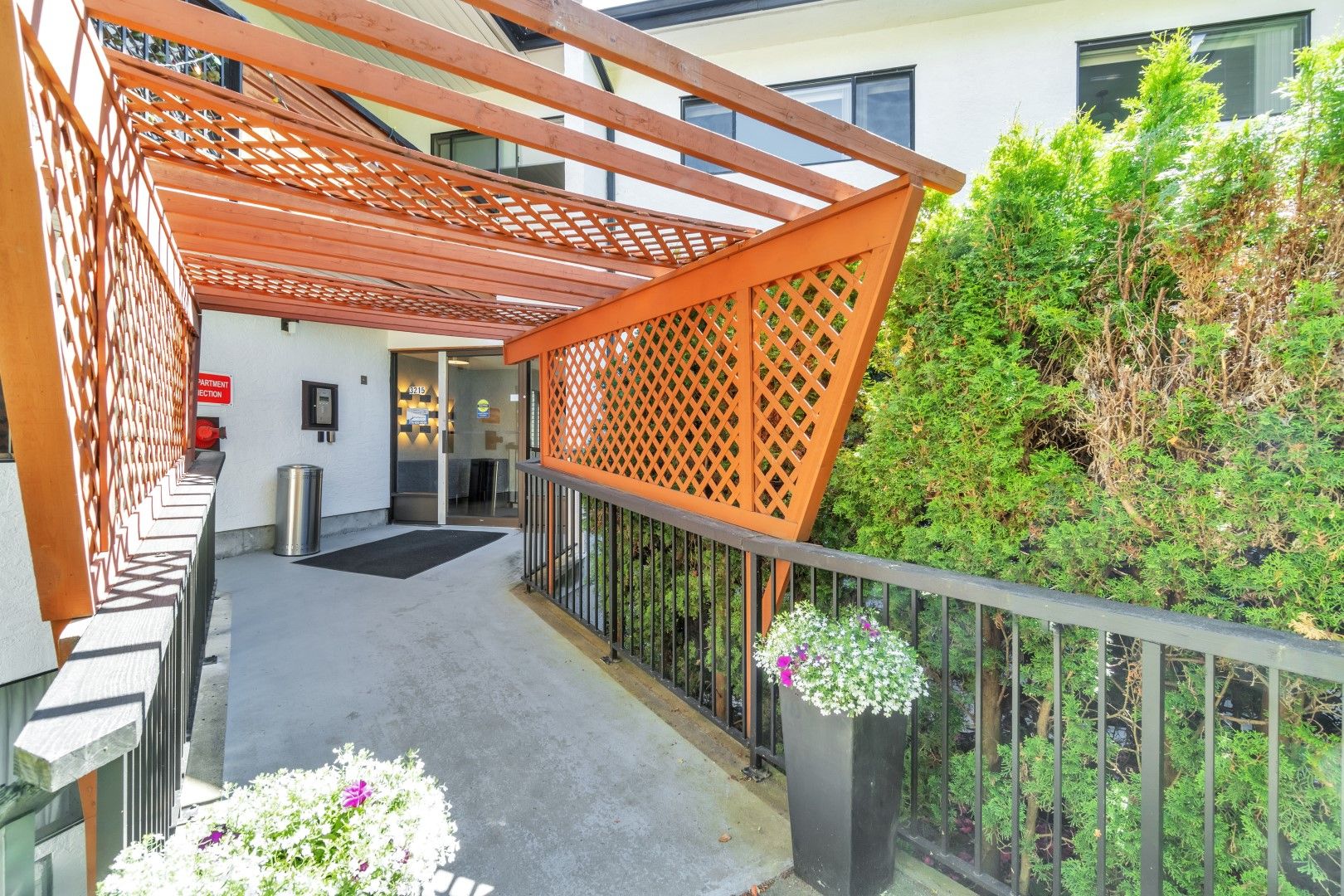 Suite Gallery | View 3205 Wetherby Rd Units and Building Photos