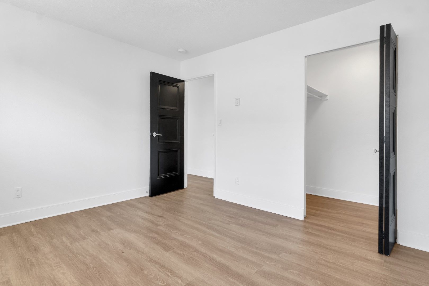 Suite Gallery | View 3205 Wetherby Rd Units and Building Photos