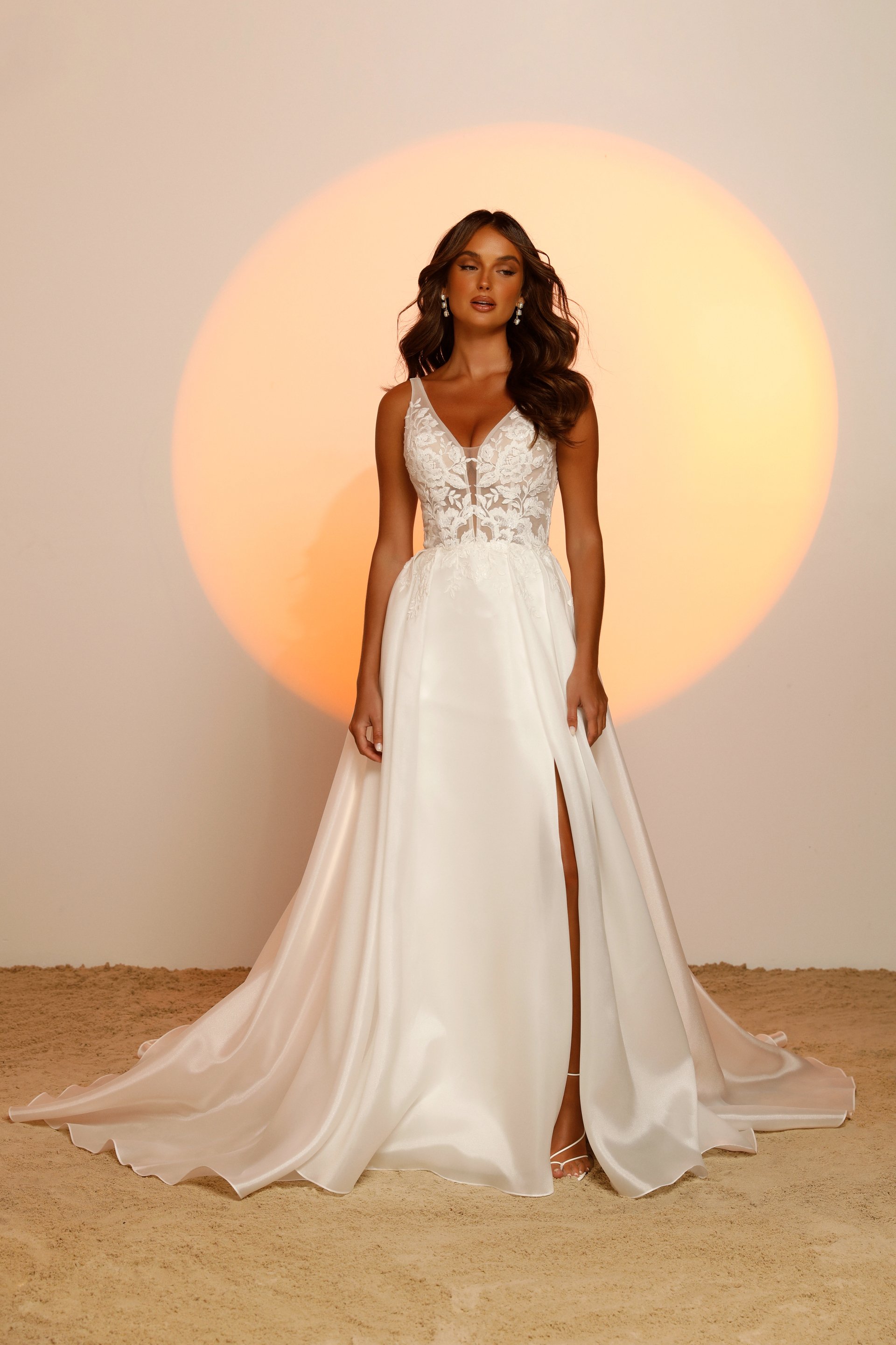 Madi Lane Nostalgia – Tijdloze Romantiek in een Betoverende Trouwjurk