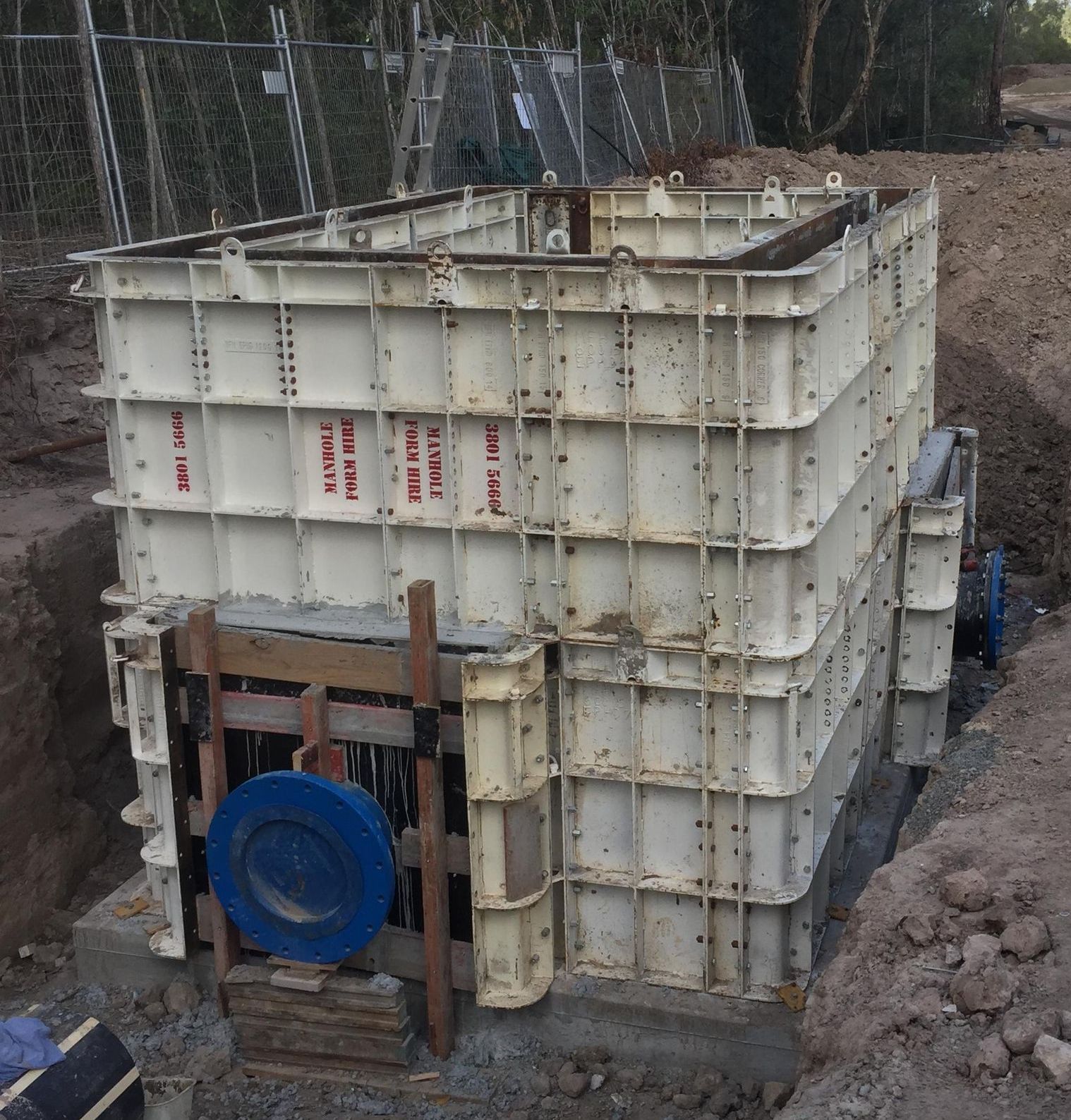 900mm heavy duty panels | Manhole Form Hire