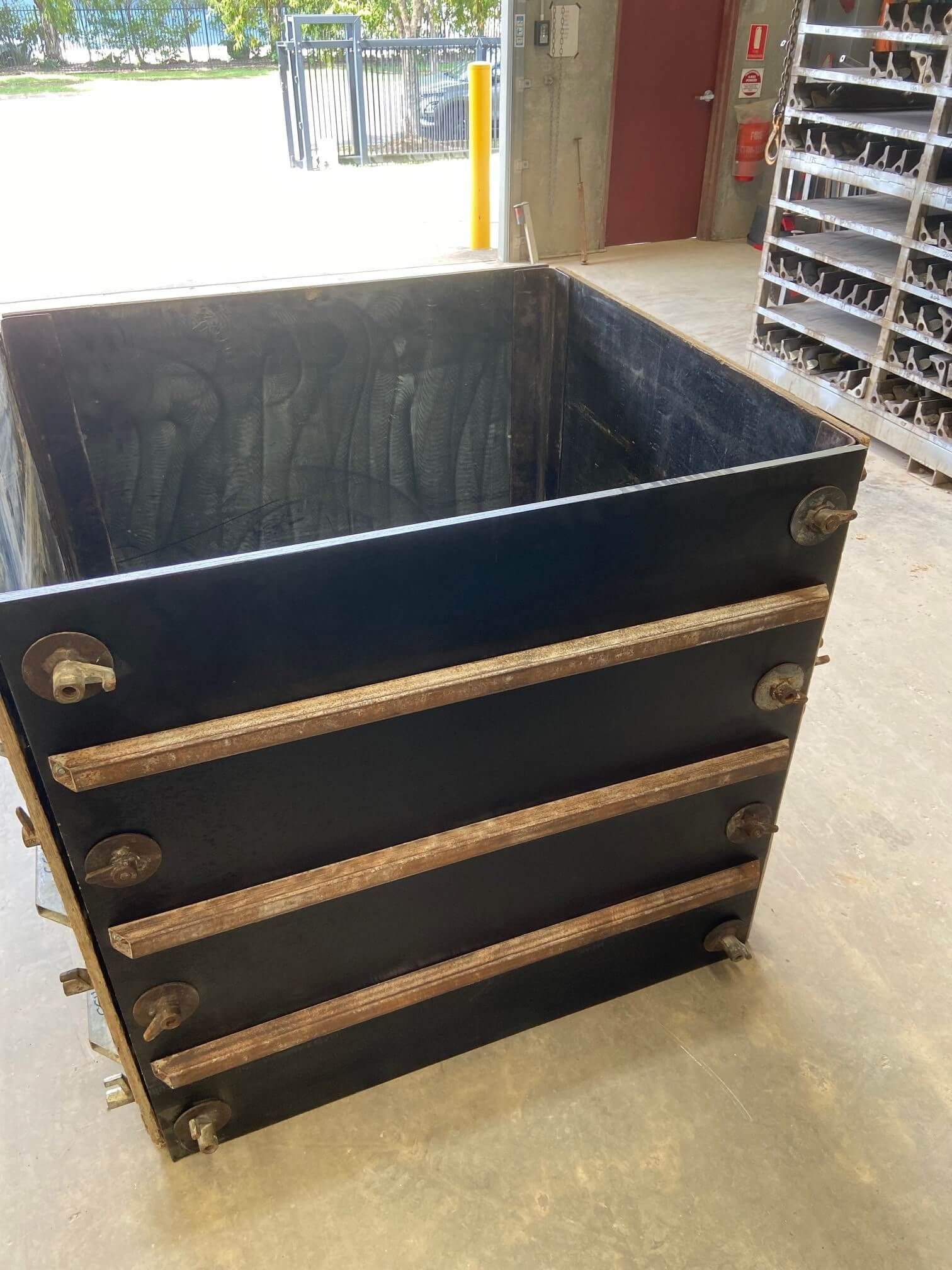 Light duty corners | Manhole Form Hire