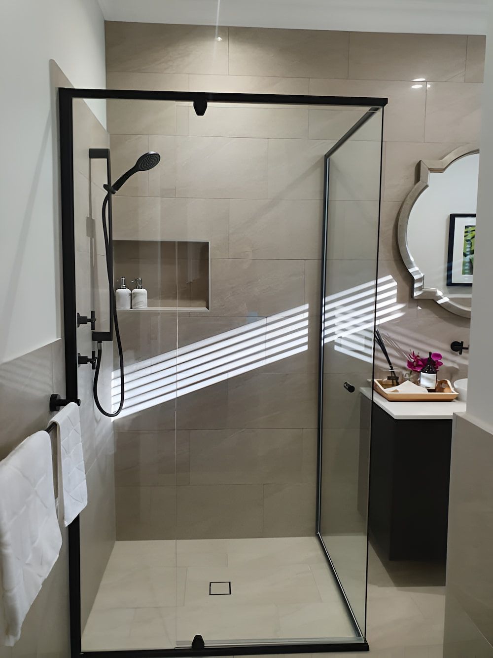 Shower Screens in Buderim | Mobile Shower Door Doctor