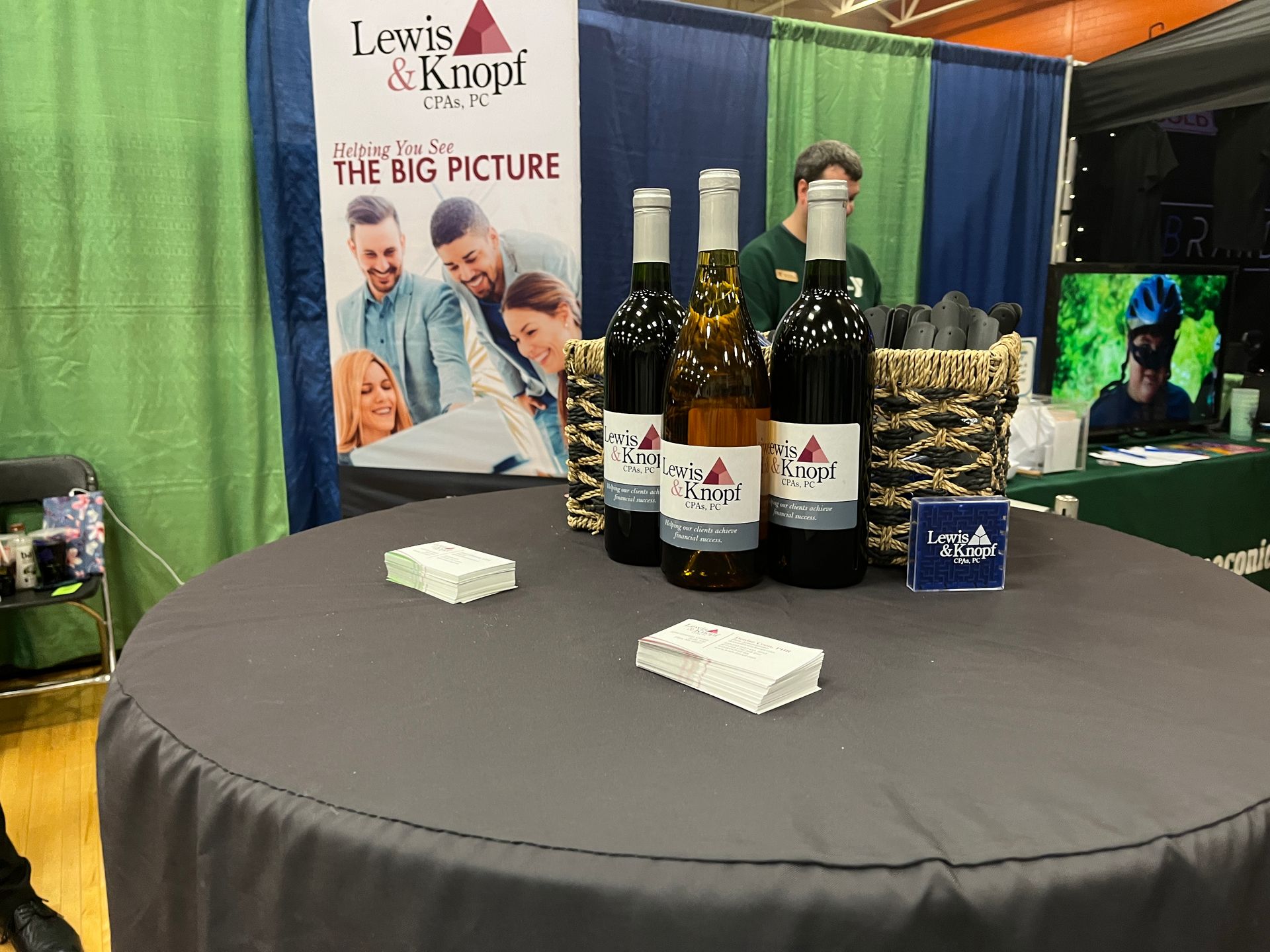 Elevating Your Presence: The Art of Crafting an Exceptional Trade Show ...