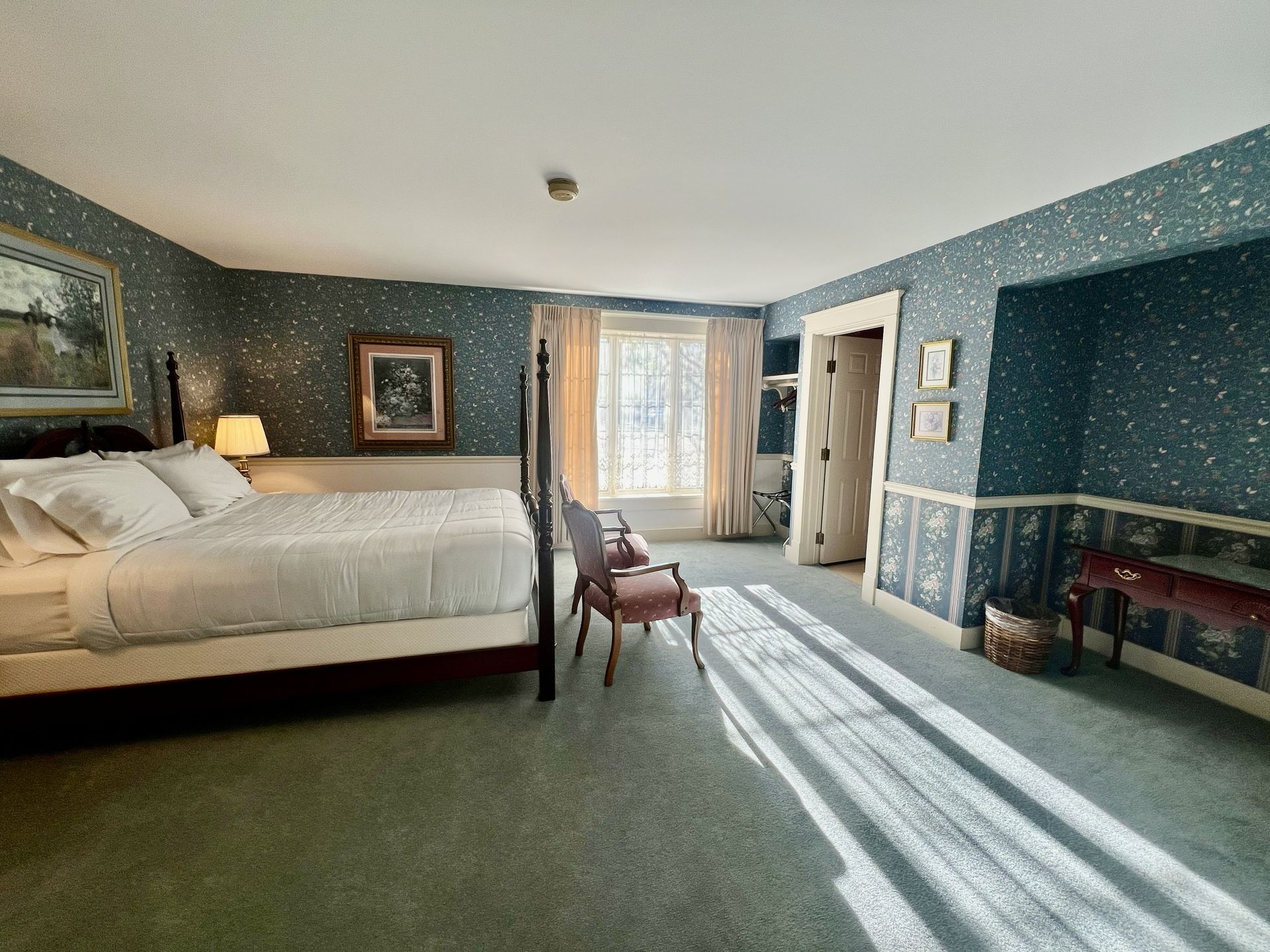 Strawtown Inn | Charming Dutch-Inspired Inn in Pella, Iowa