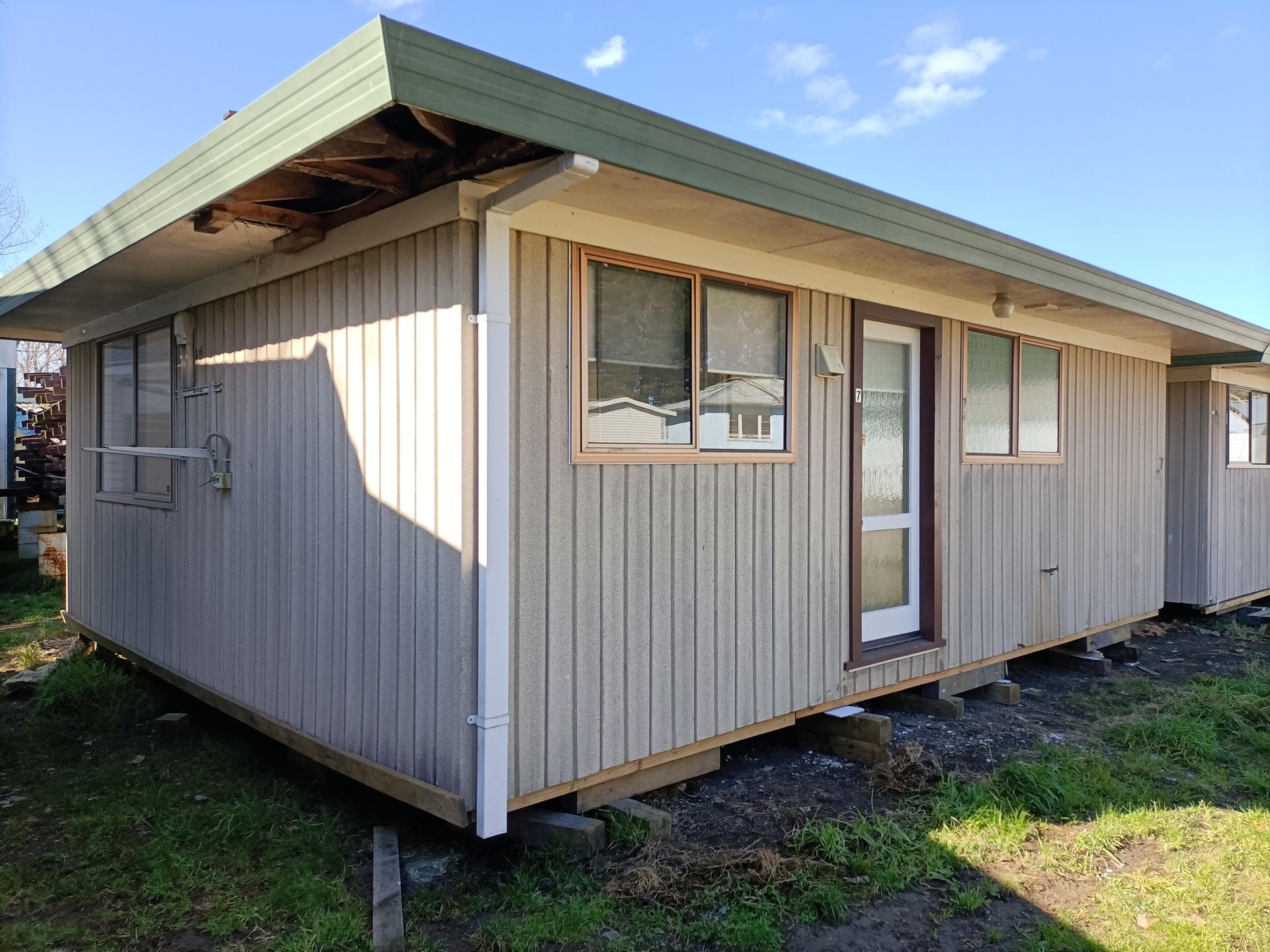 HB0075 - 1 bedroom unit / self contained sleepout