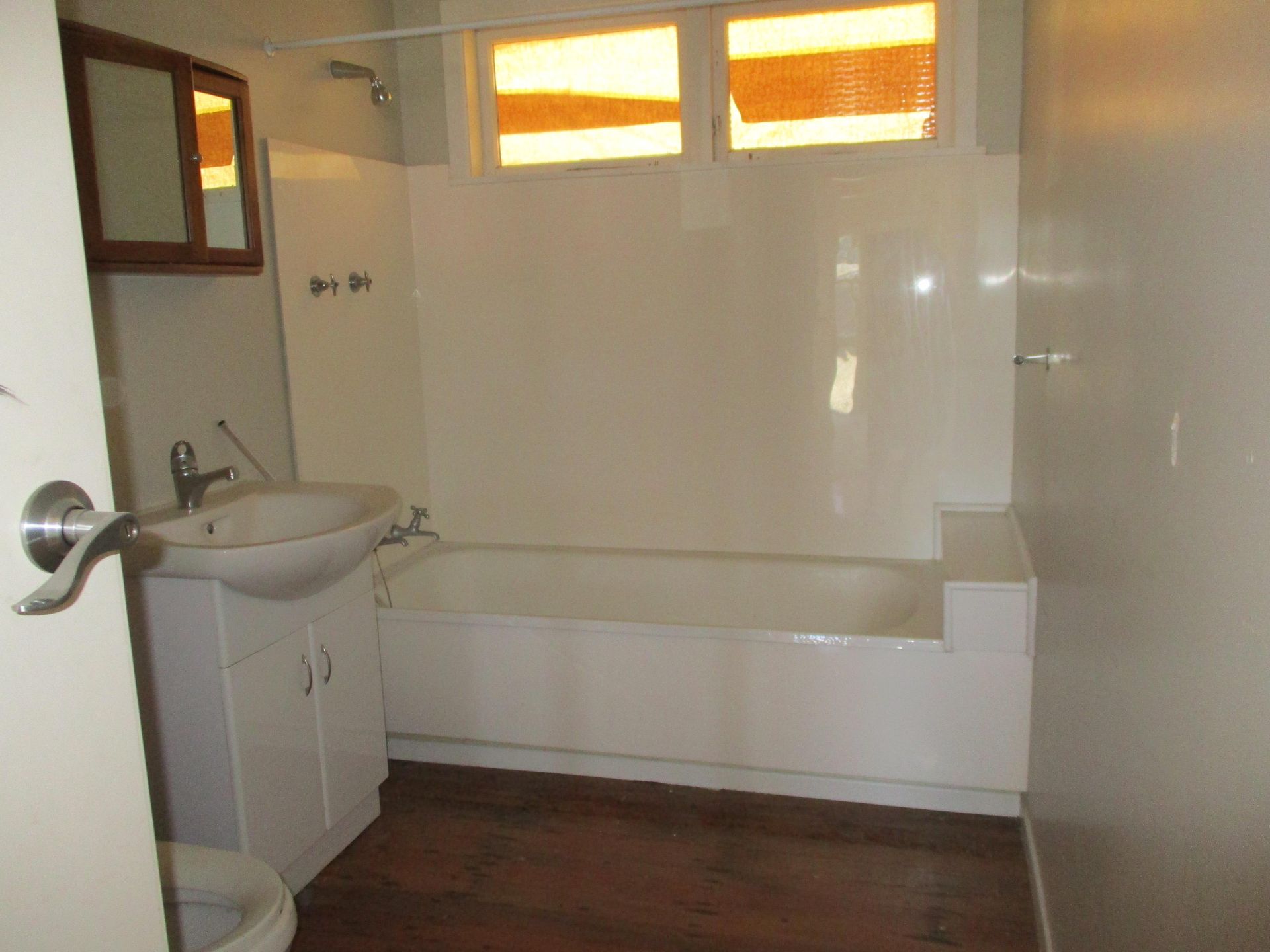 BL0104 - Cute comfy 2 beddie under 80sqms