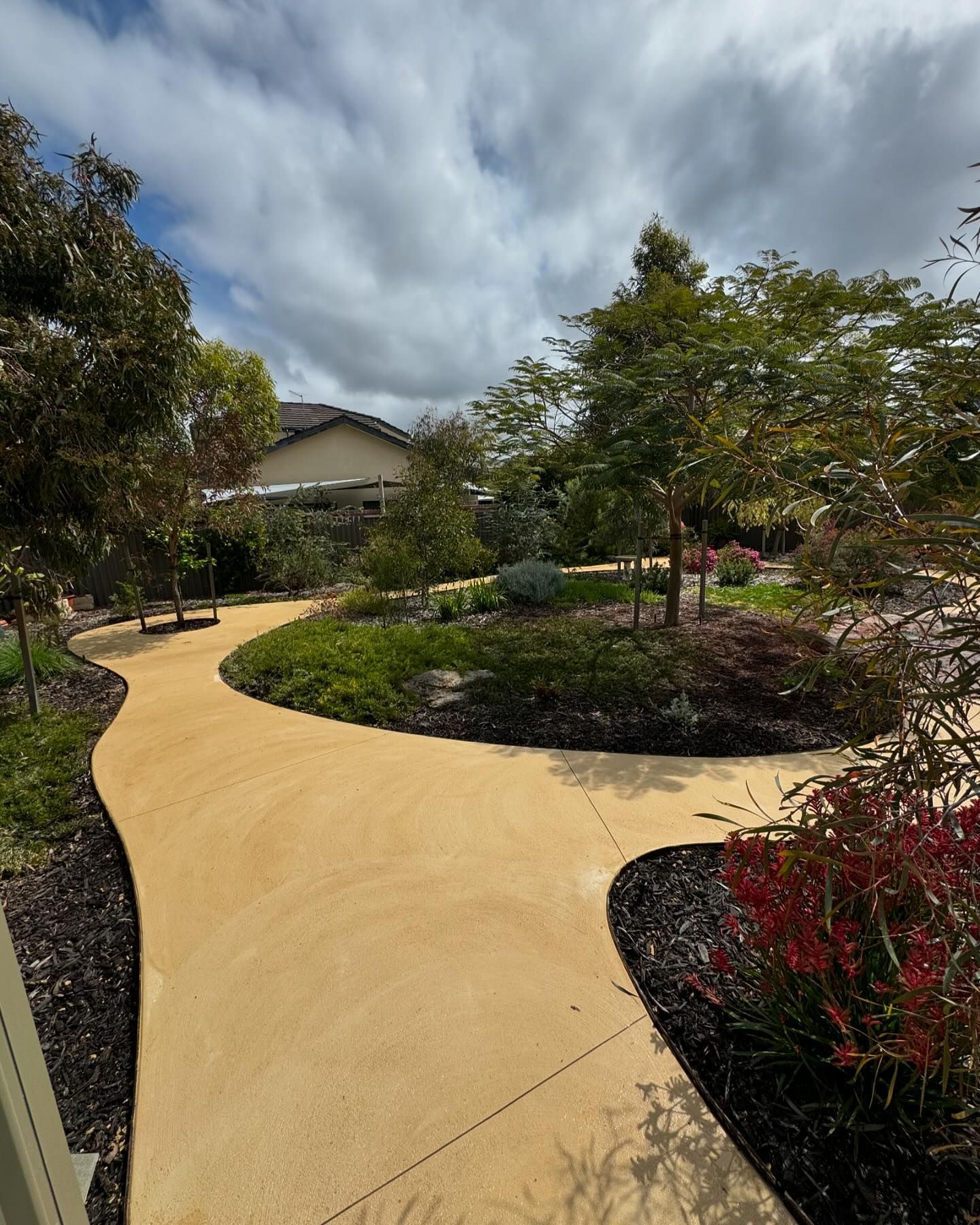 Concrete vs Liquid Limestone in Perth: Outdoor Paving Guide