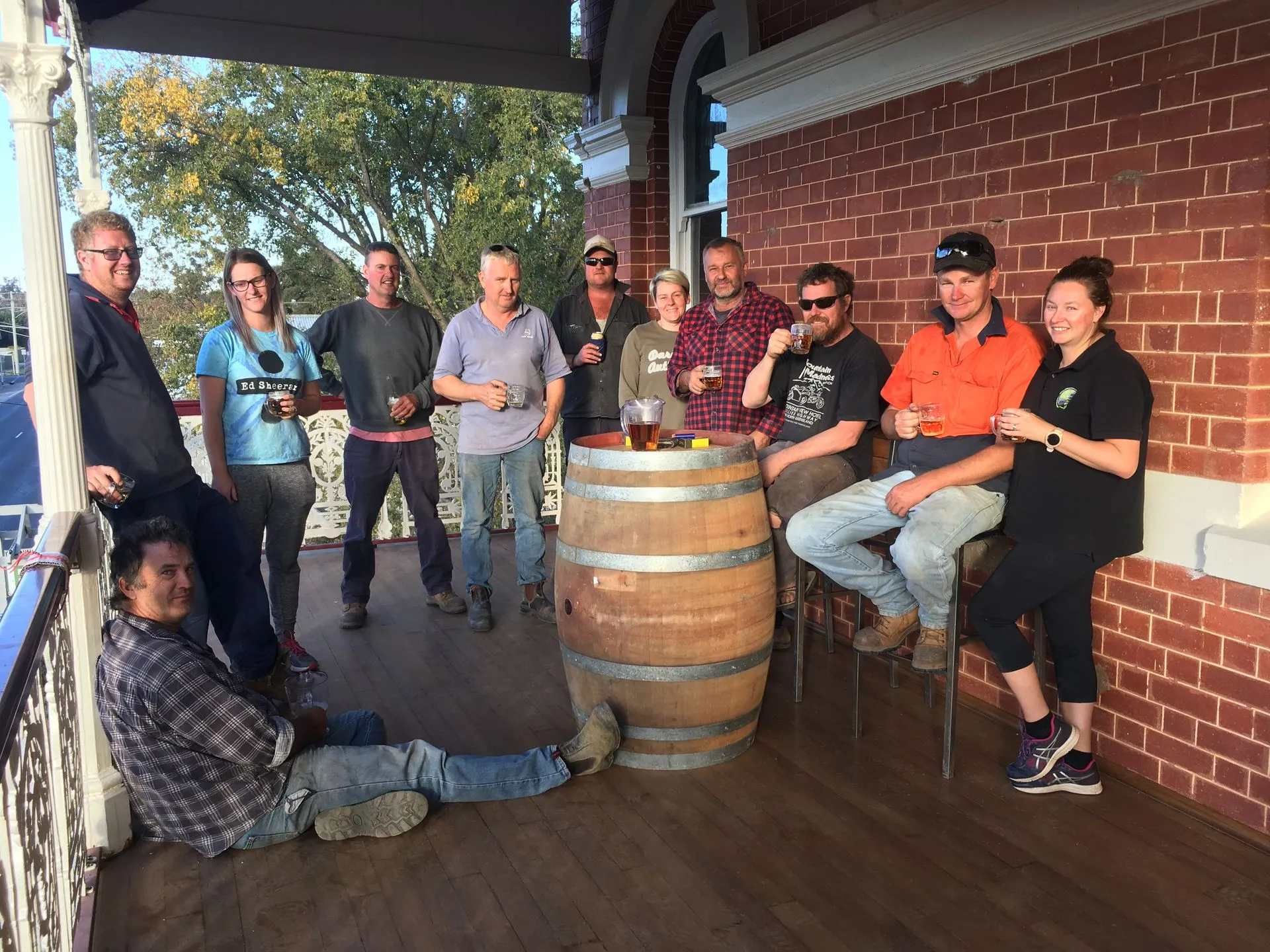 Welcome to the Royal Hotel Sea Lake Hotel in Victoria