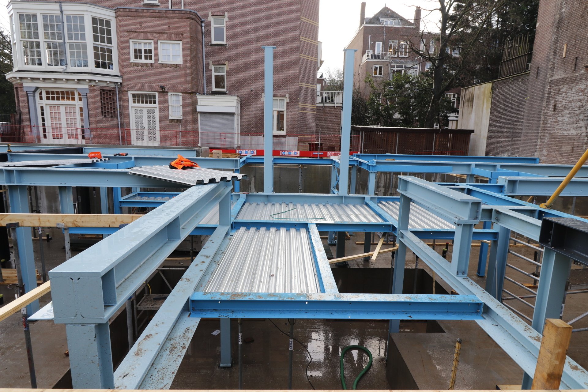 Specialist in (on-) en geïsoleerd staalplaatbetonvloeren ...