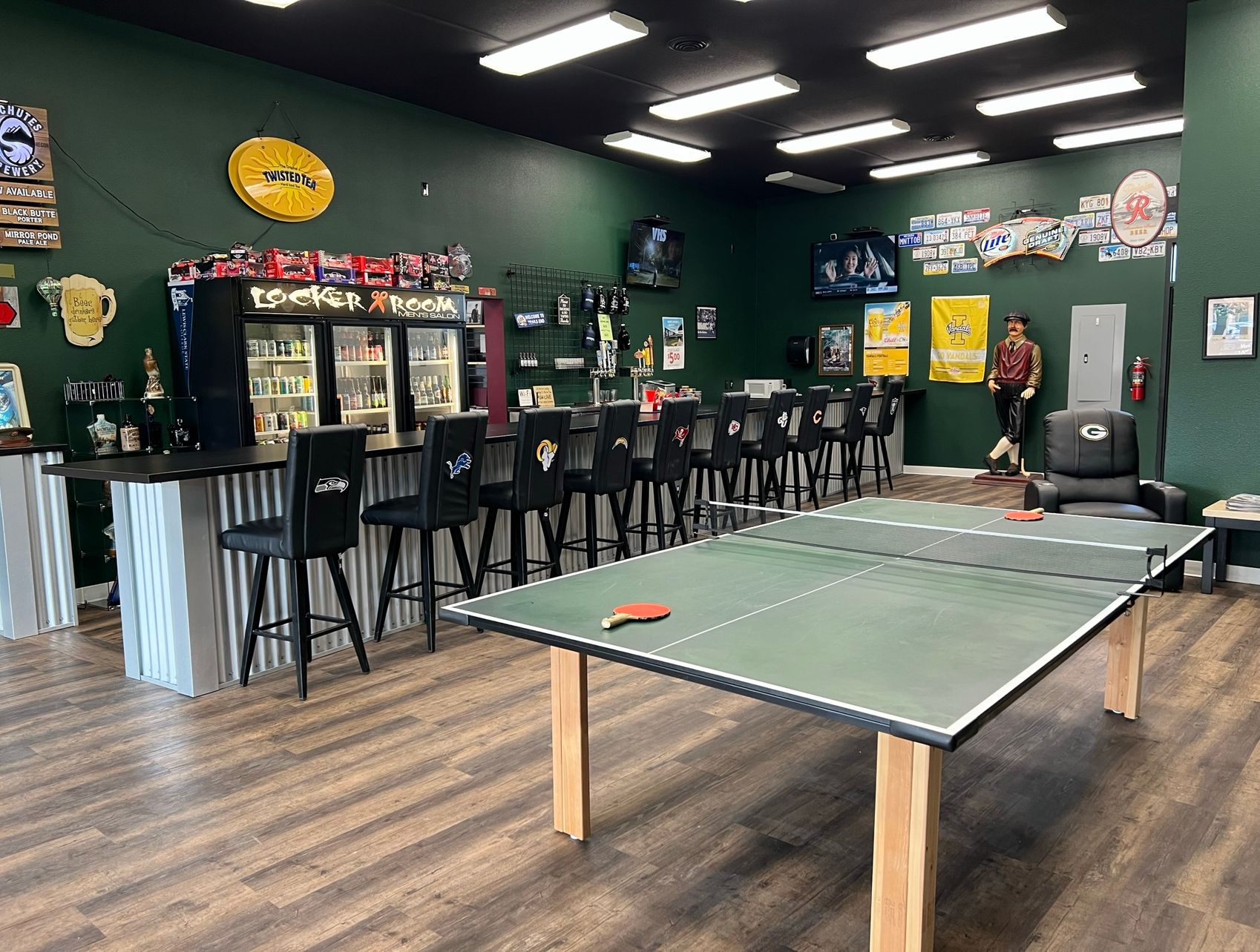 Locker Room Men's Salon | Ultimate Haircuts, Grooming & Relaxation for Men