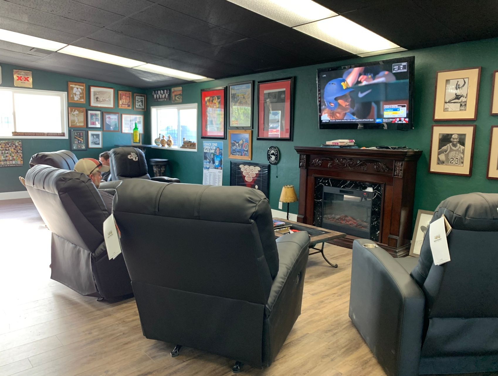 Locker Room Men's Salon | Ultimate Haircuts, Grooming & Relaxation for Men