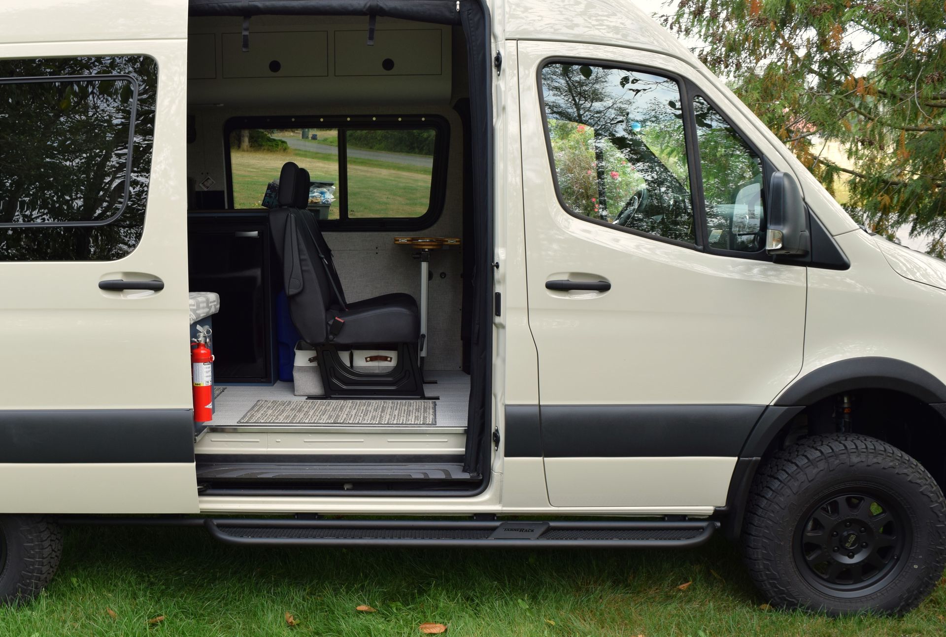 TANNERACK | SPRINTER SIDE STEPS