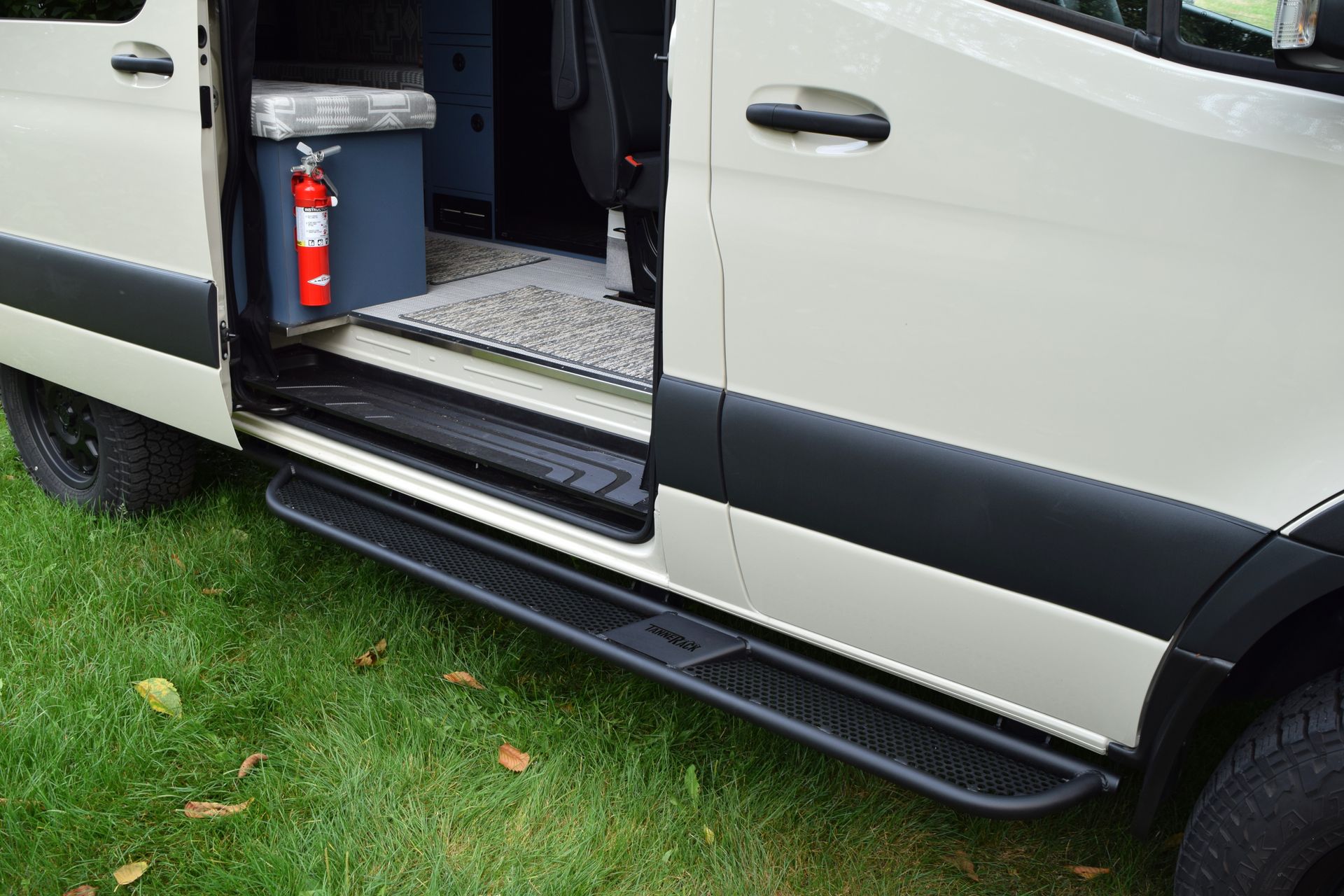 TANNERACK | SPRINTER SIDE STEPS