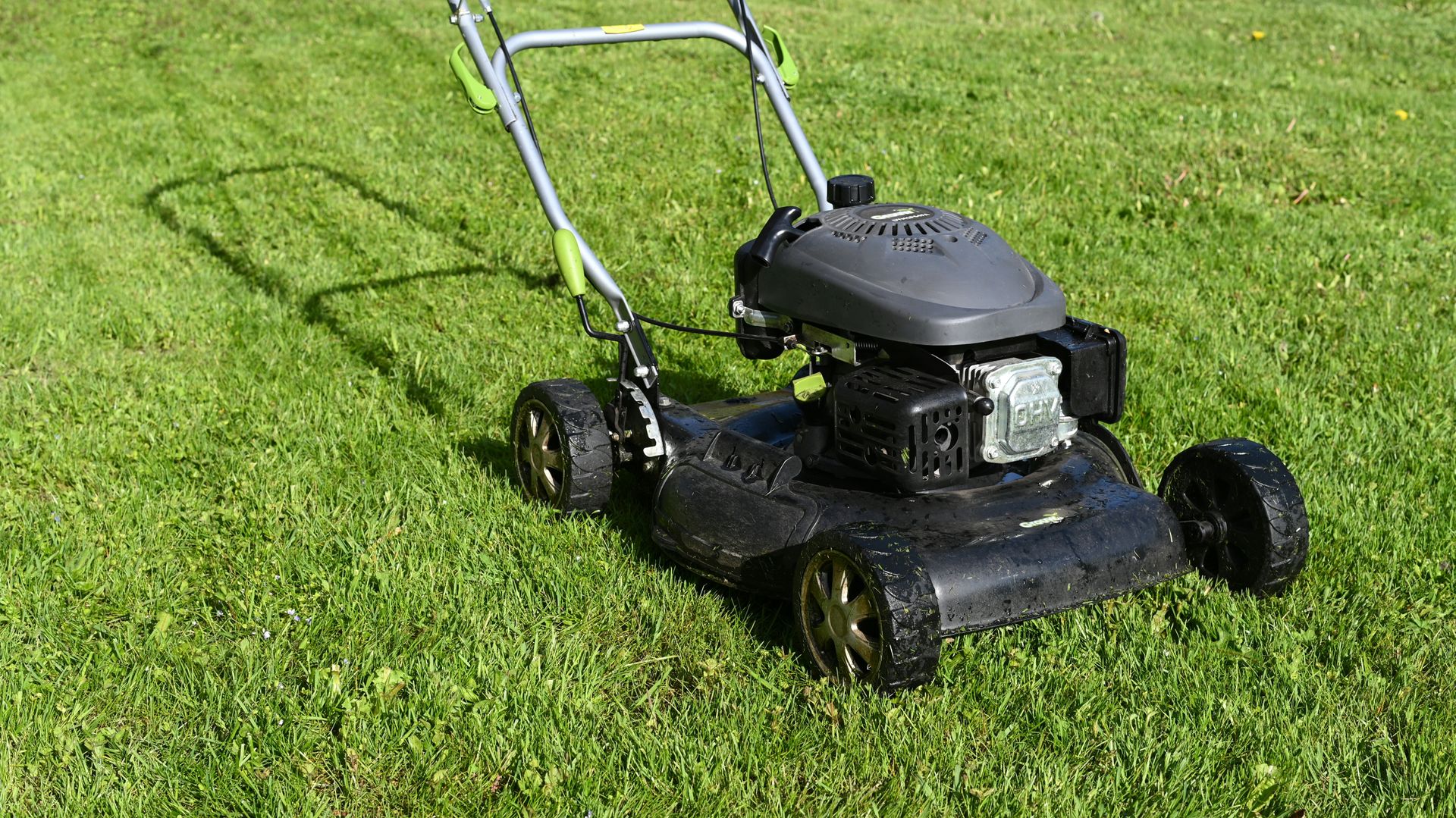 Lawn Mowing Prices in 2025 | Cost Per Hour, Acre & More