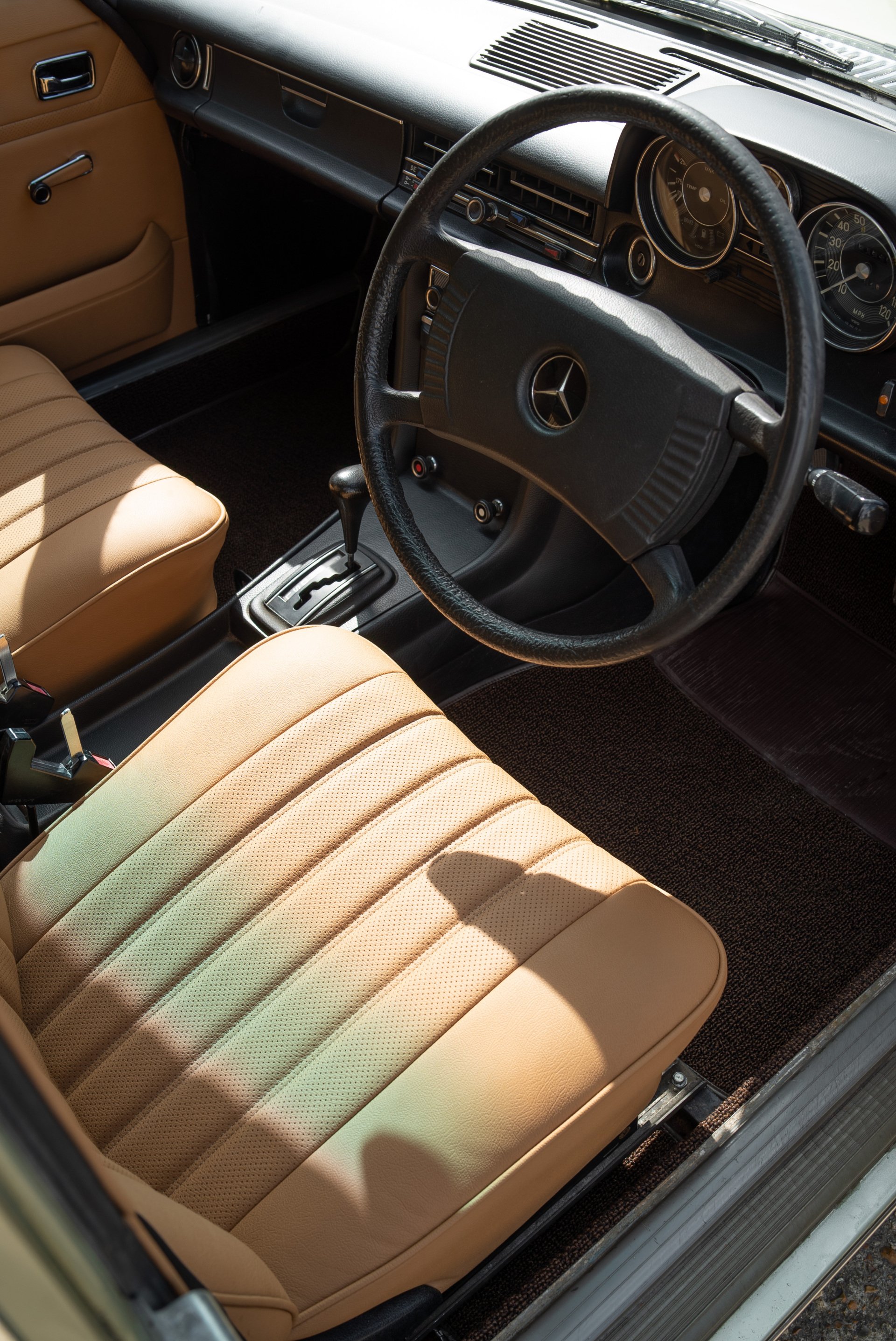 Mercedes-Benz W115 Interior Retrim