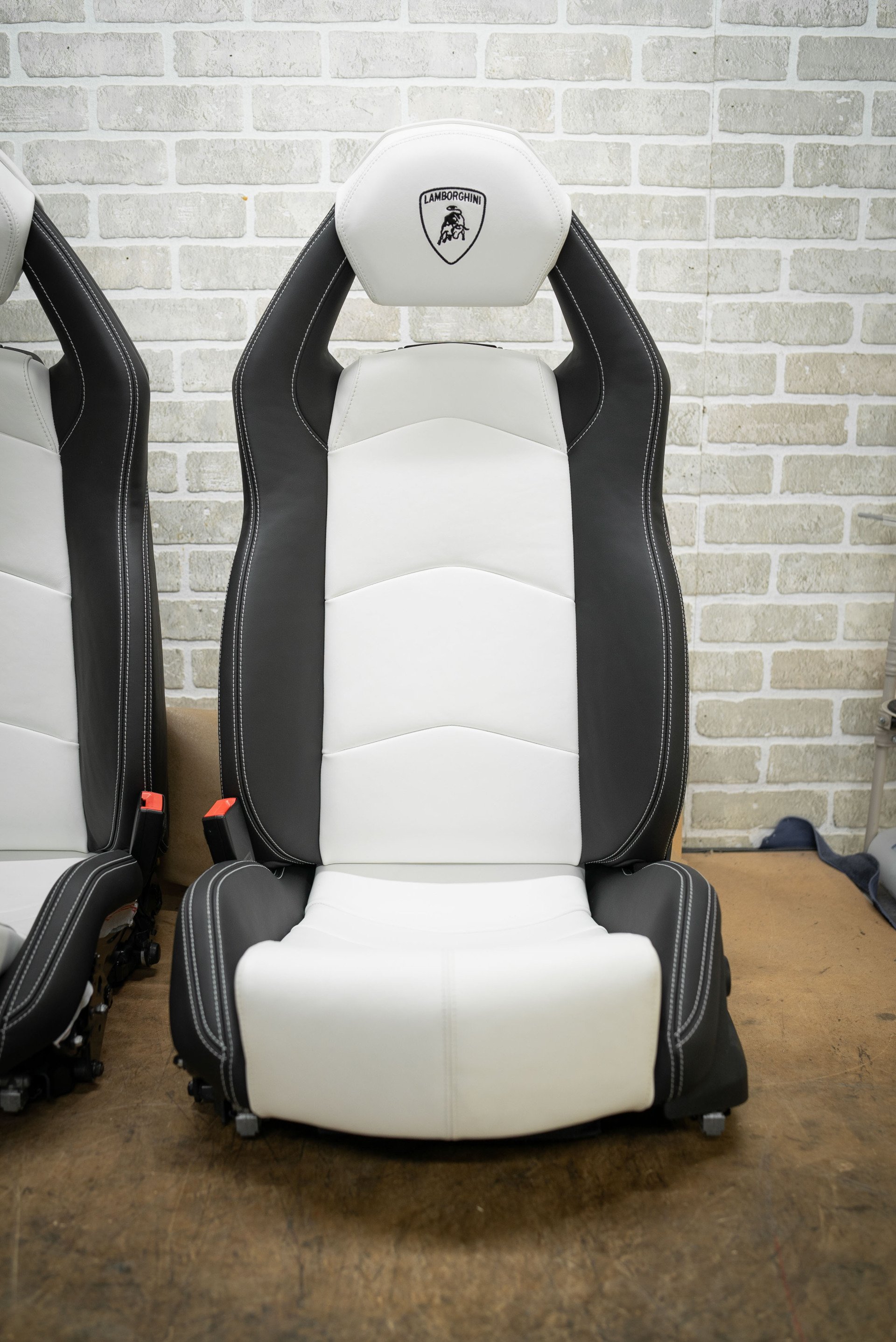 Lamborghini Aventador LP700-4 Roadster Seats Retrim