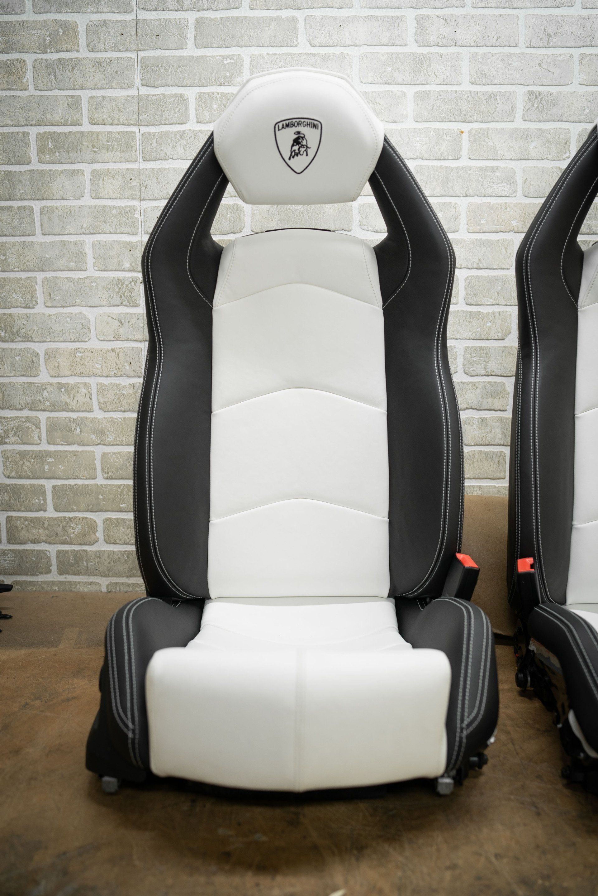 Lamborghini Aventador LP700-4 Roadster Seats Retrim