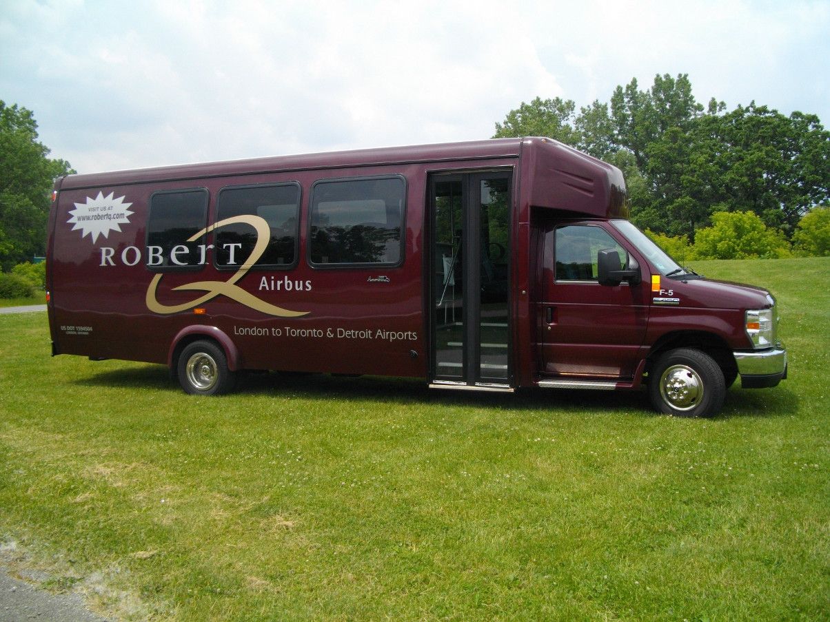 Charter Services for Group Travel | Robert Q Travel