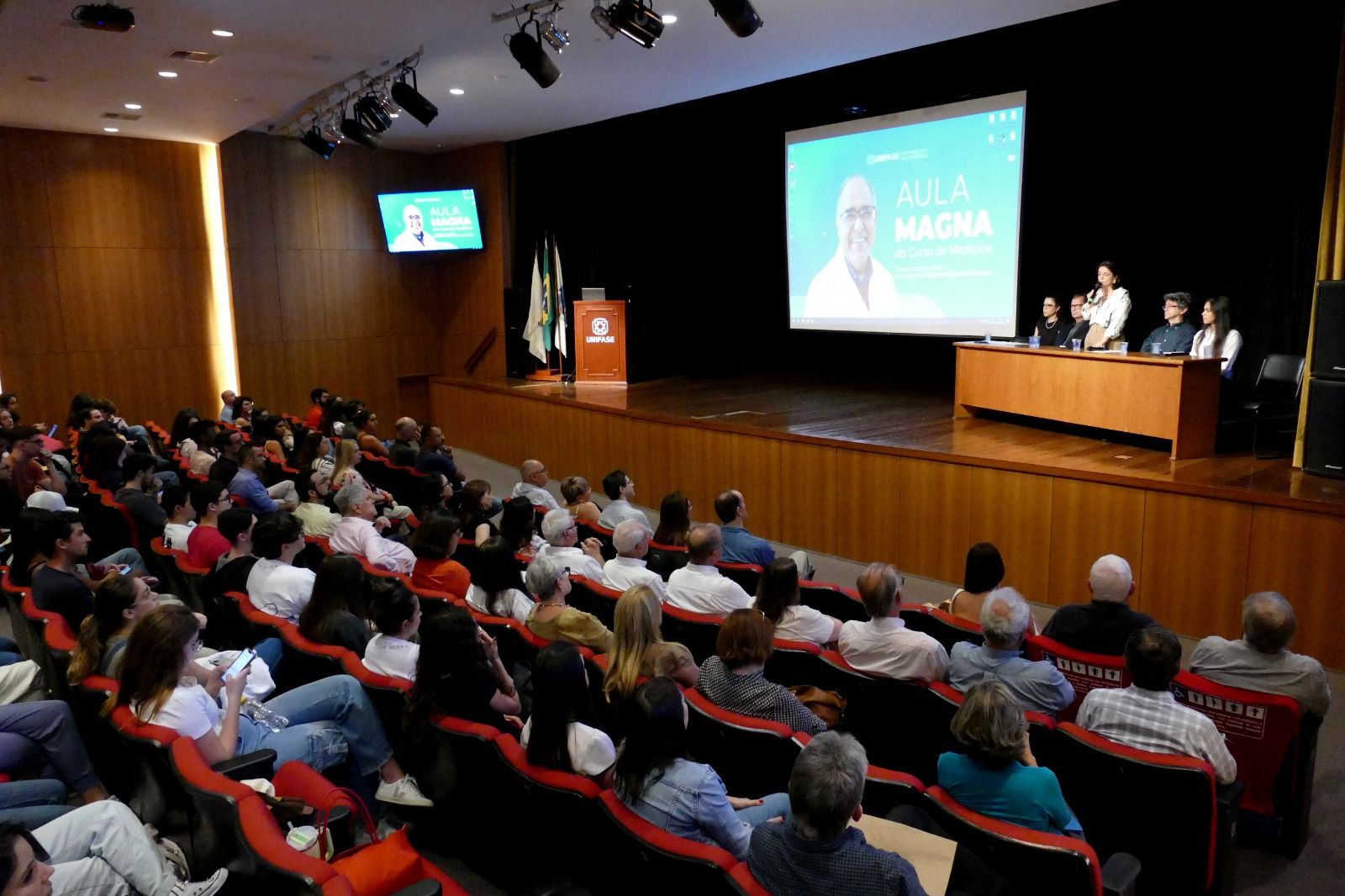 Aula magna da Faculdade de Medicina de Petrópolis é marcada por emoção ... Aula magna da Faculdade de Medicina de Petrópolis é marcada por emoção ...