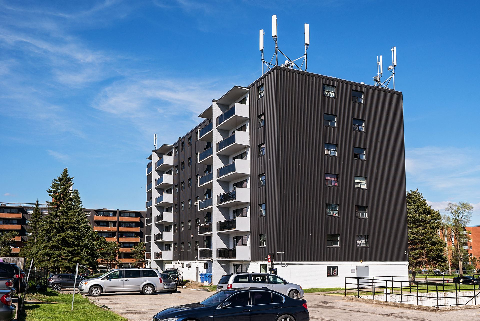 Suite and Building Pictures | 1475 Bloor Street, Mississauga