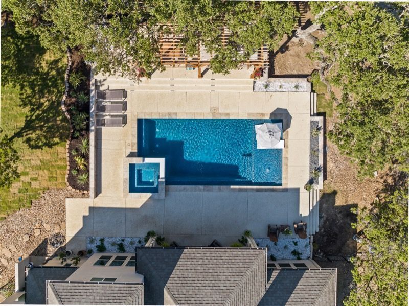 Custom Luxury Pools in New Braunfels | J Oliver Pools