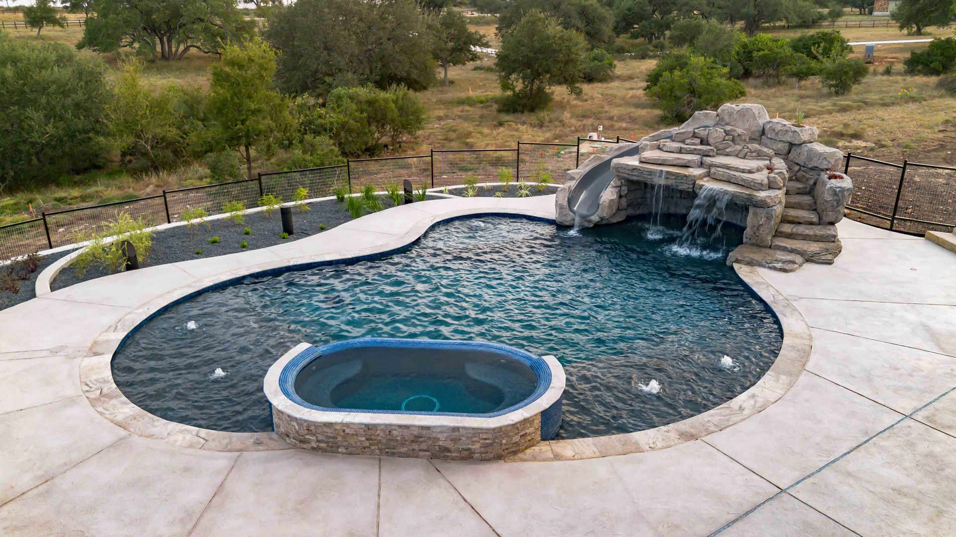 Custom Luxury Pools in New Braunfels | J Oliver Pools