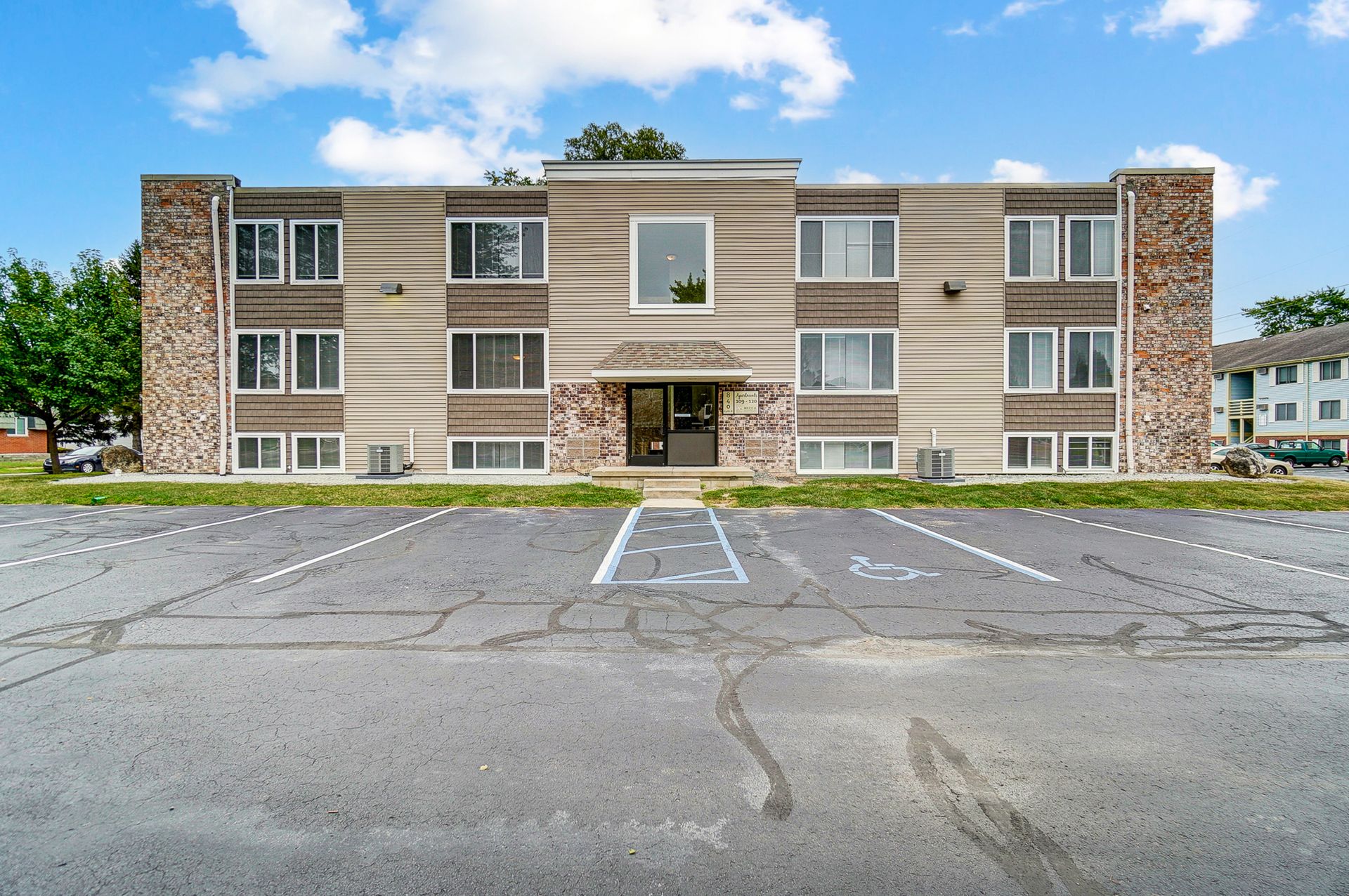 High Pointe Village Apartments | Mecca Management, High Pointe Village