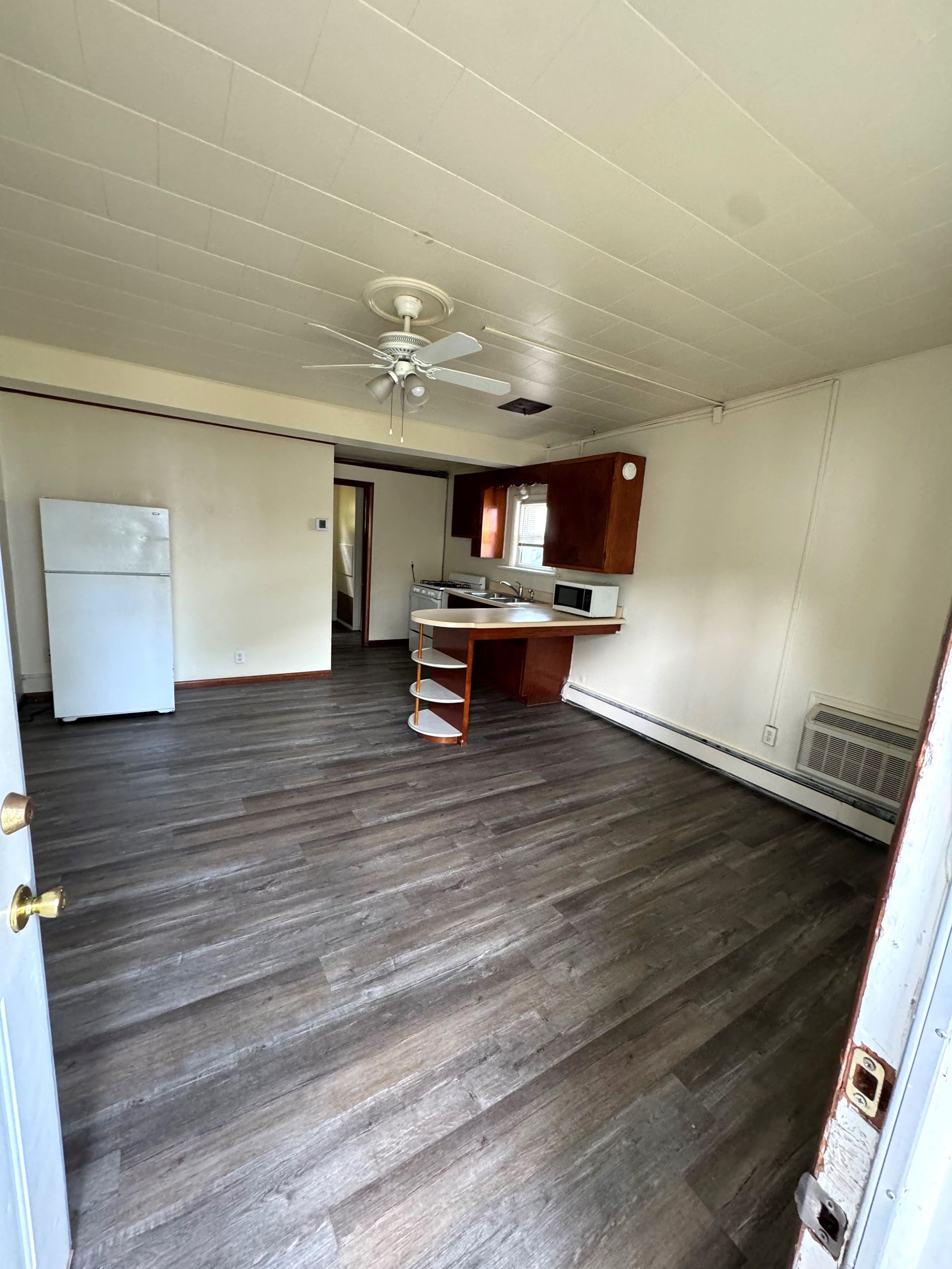 Photos of the Keith Sheller Apartments (321 B) in Bowling Green, OH