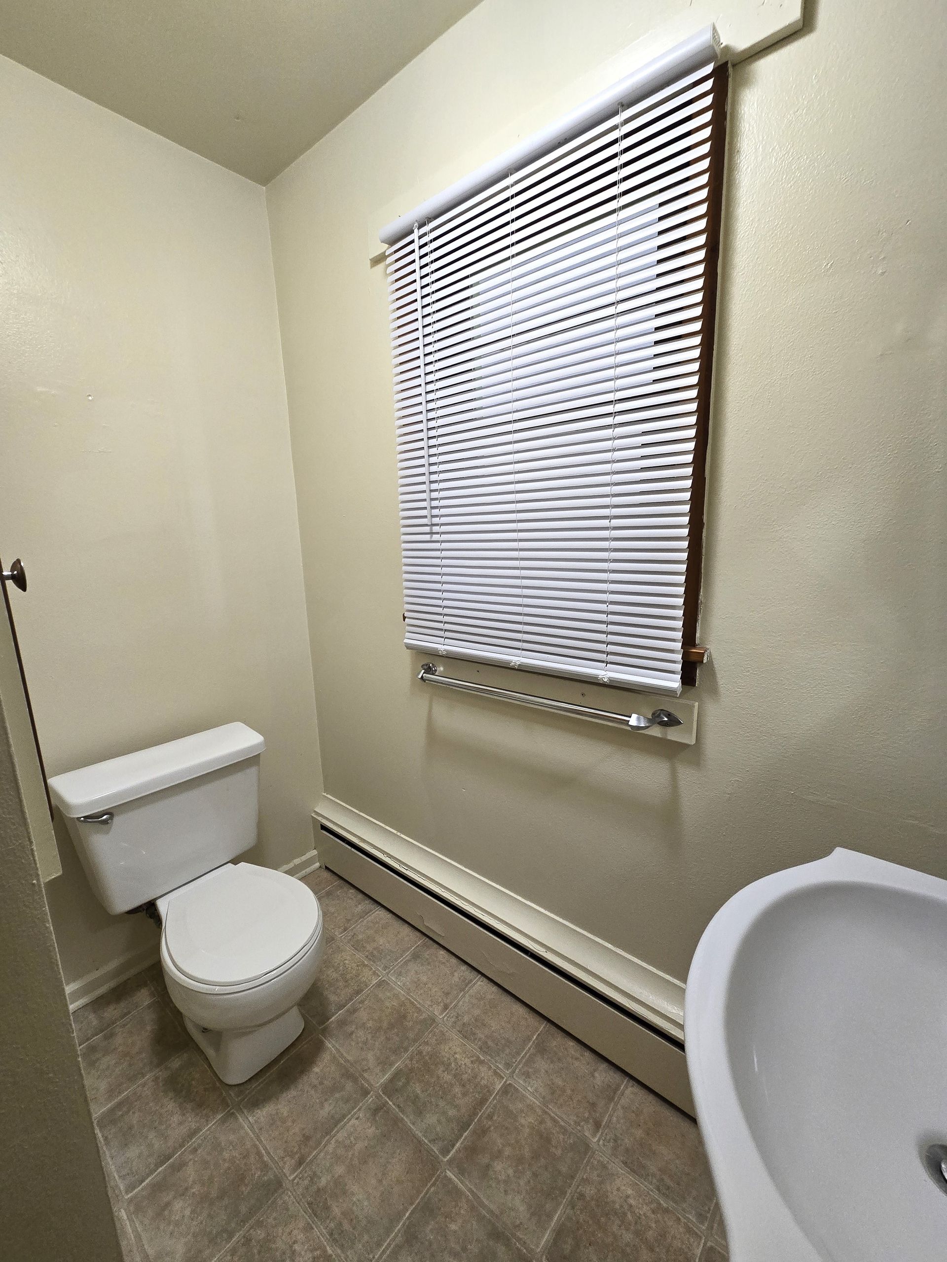 134.5 W. Poe Rd. - 1 bed/ 1 bath
