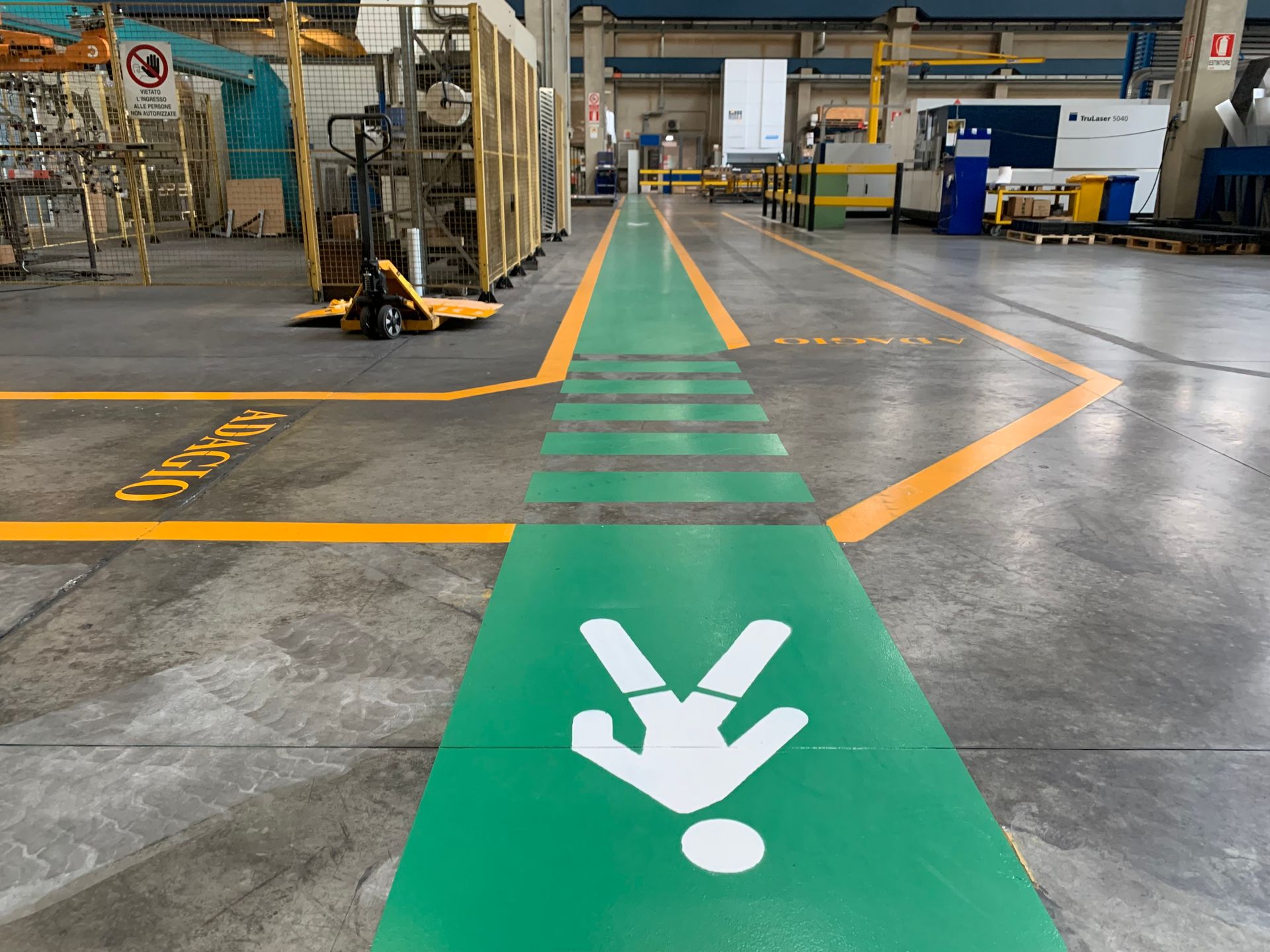 Posa segnaletica aziendale | Bergamo | FM Segnaletica