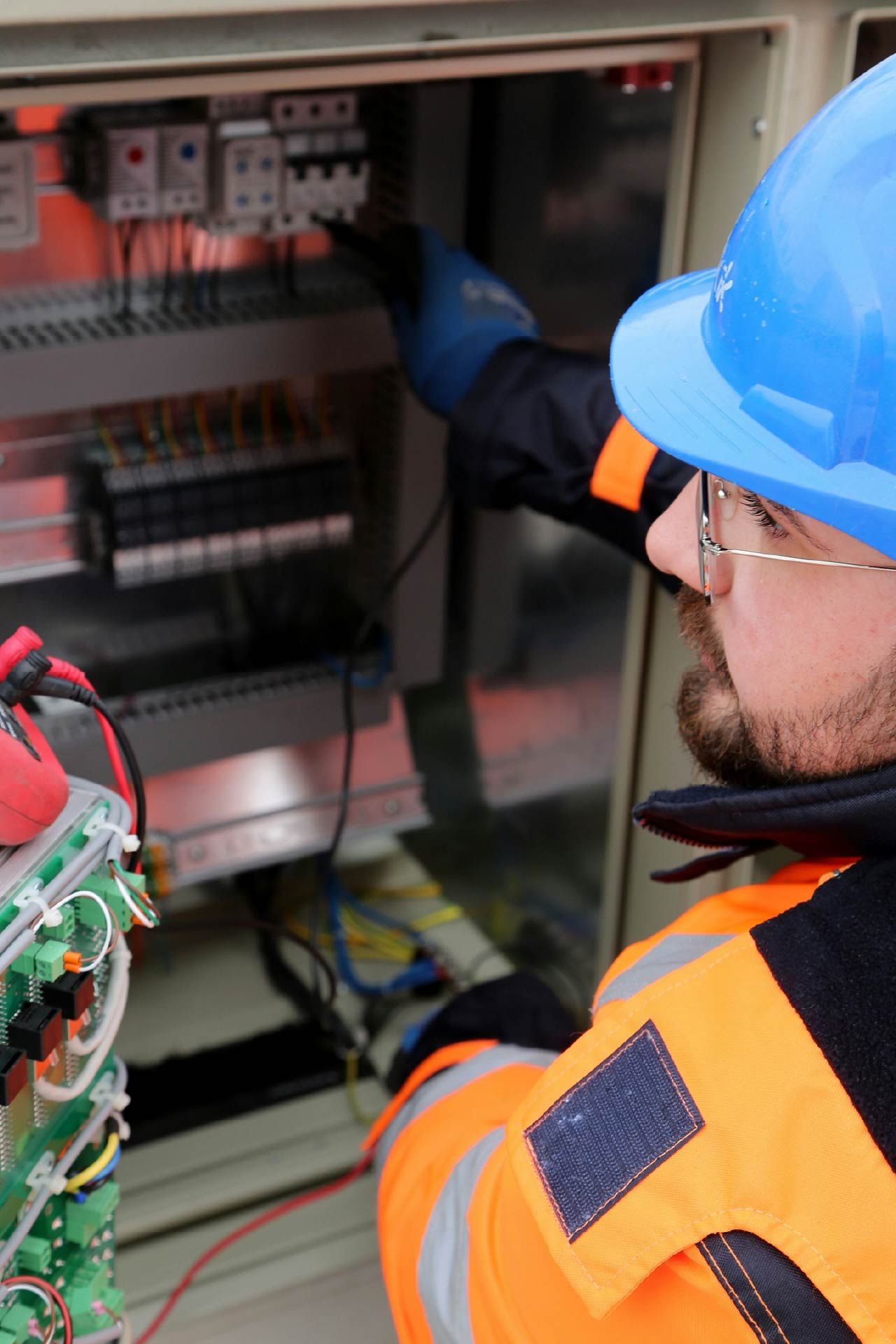 Materiales y equipos eléctricos industriales Colombia